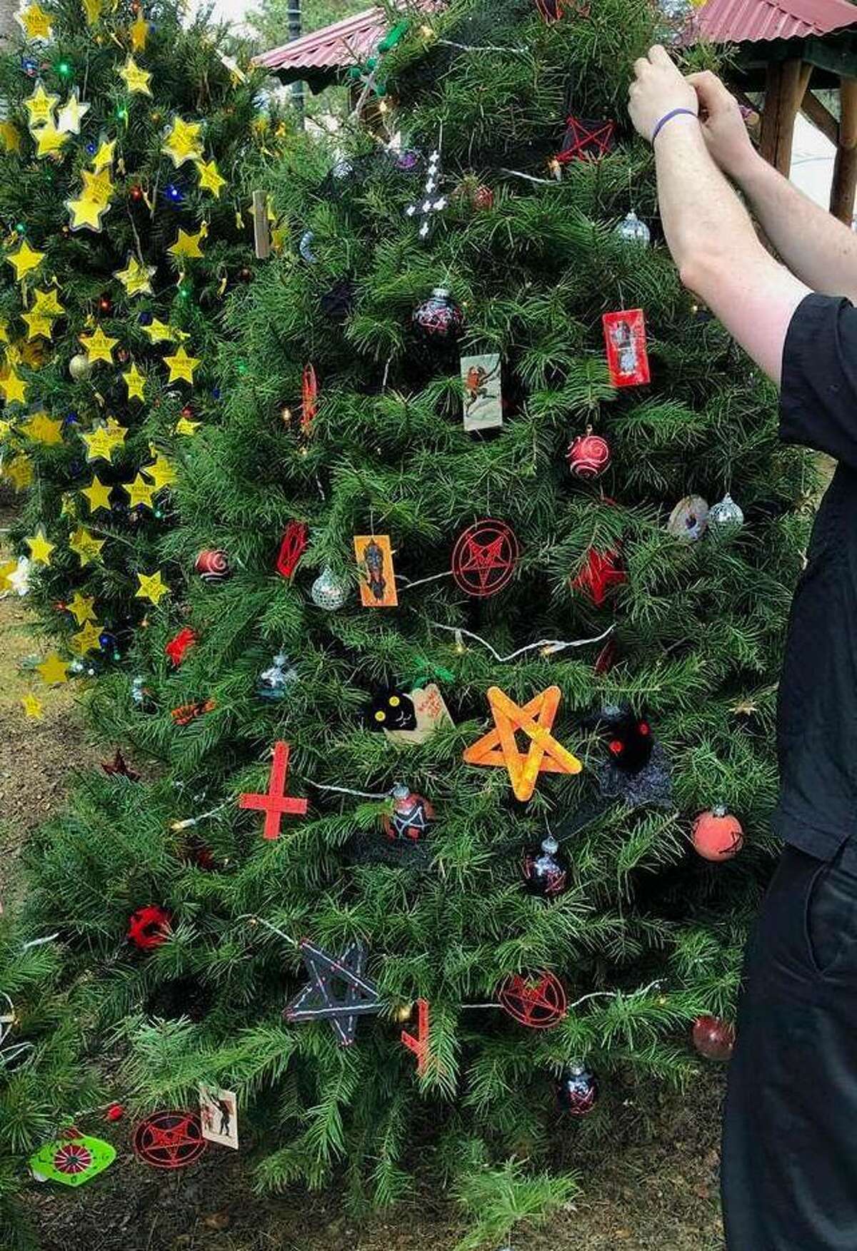 Satanic group robbed of its tree ornaments at Christmas in the Park in ...