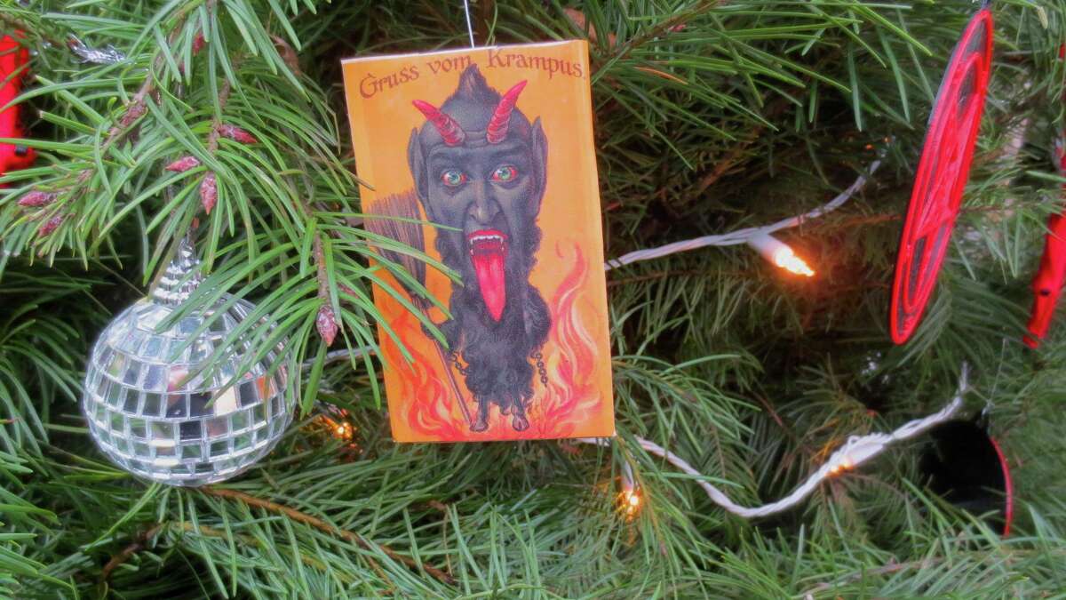 Satanic group robbed of its tree ornaments at Christmas in the Park in ...