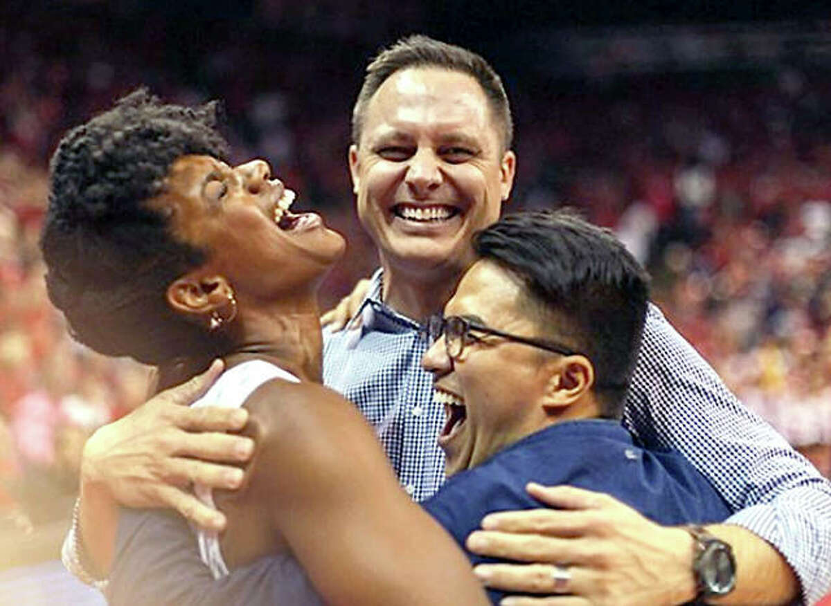 VOLLEYBALL: Illini’s Tamas leads from experience