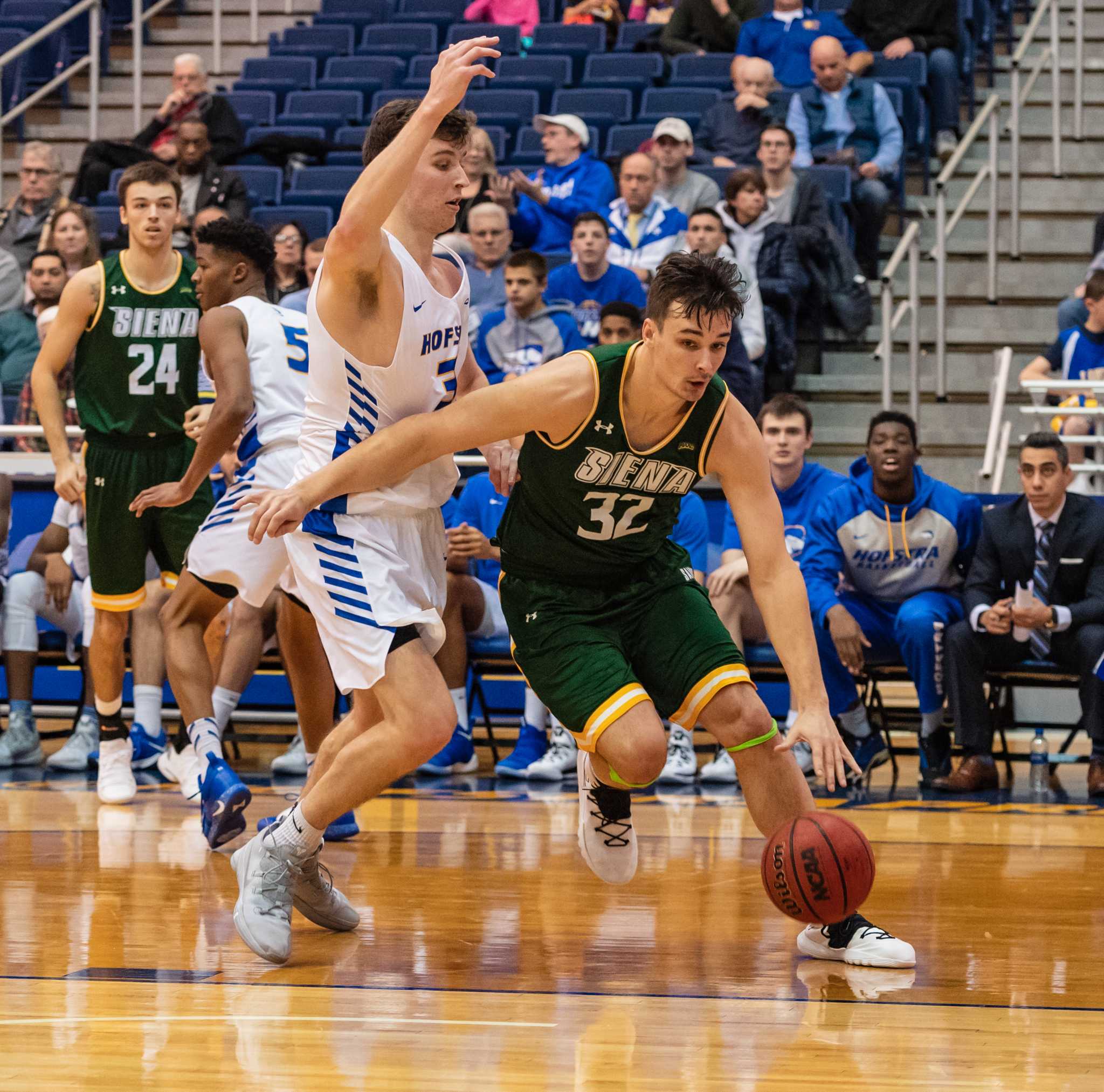 Hofstra holds off Siena men's basketball 94-86