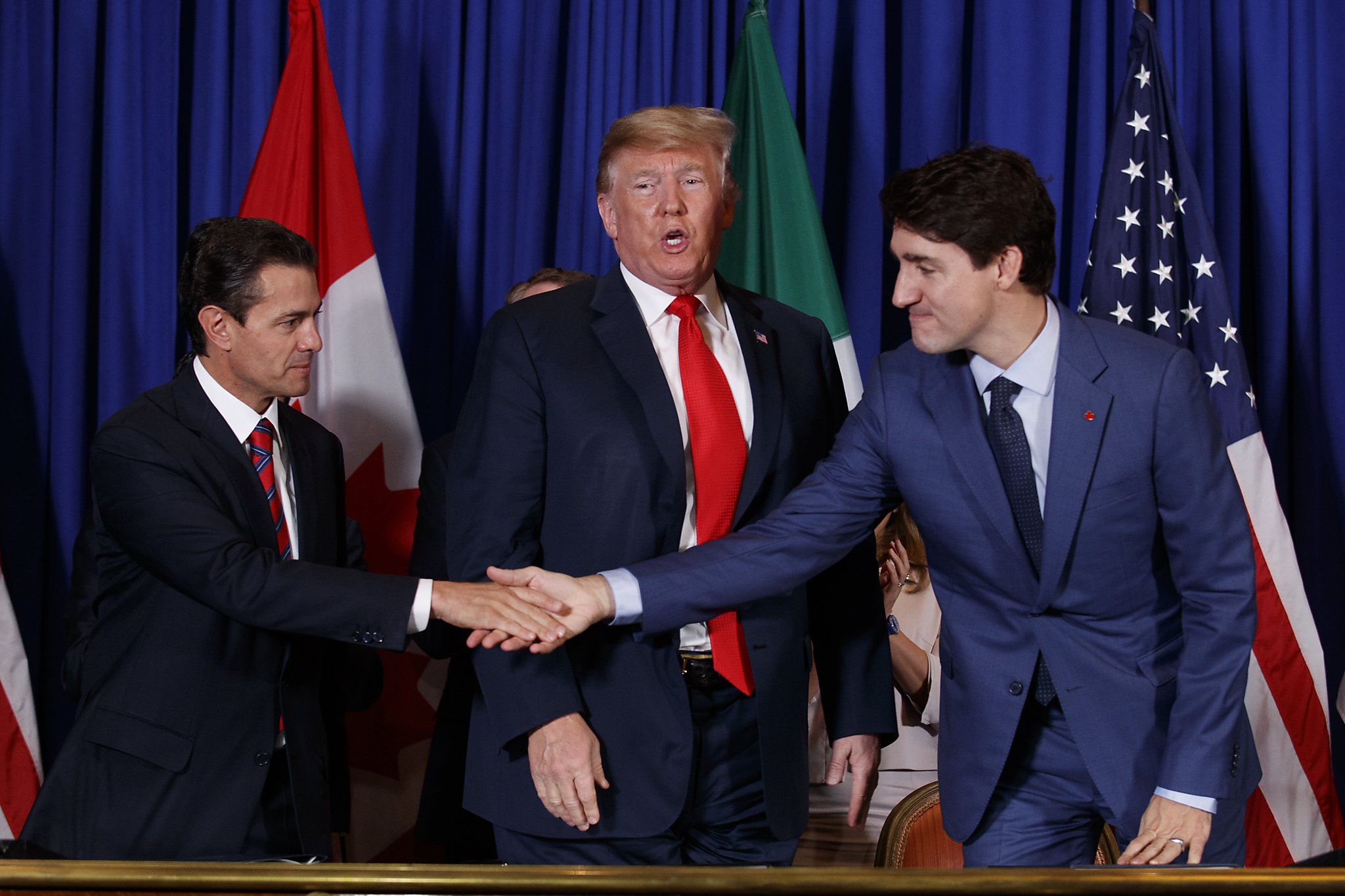 Canada, Mexico, U.S. sign revision of NAFTA treaty