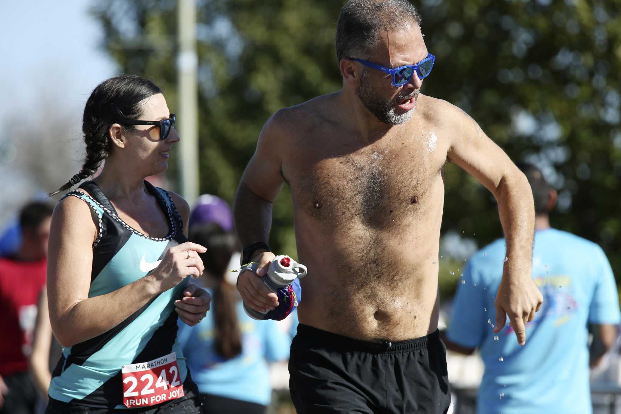 Marathon begins without a hitch in perfect weather