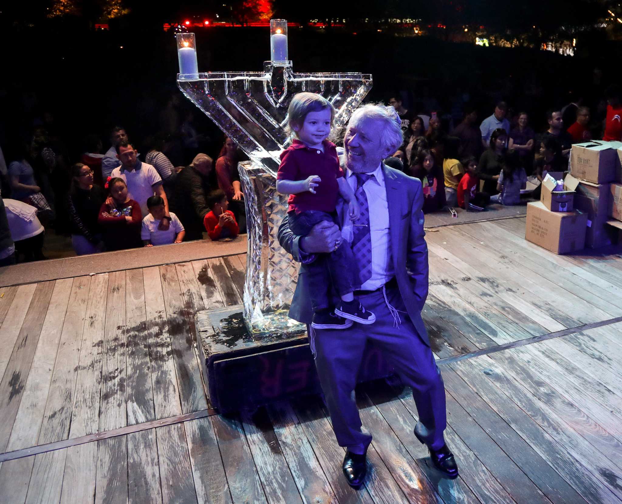 Houston kicks off Hanukkah with ice sculpture menorah