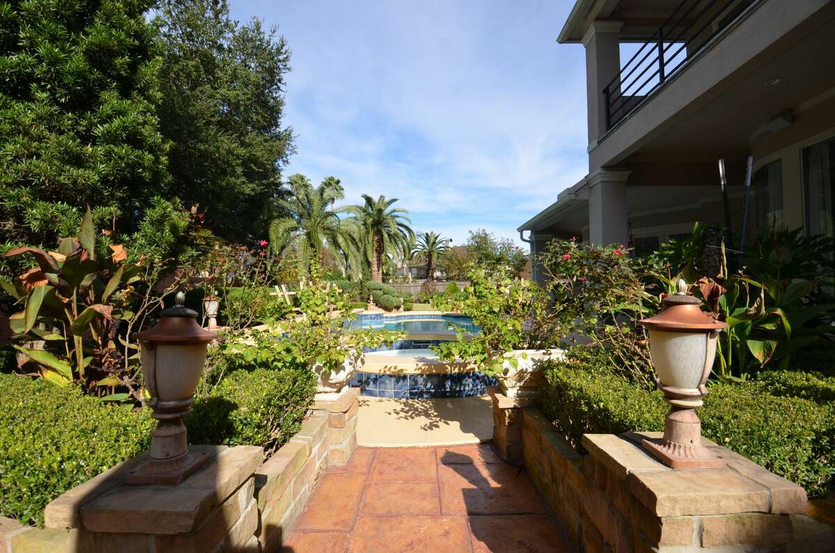 Charles Barkley's former Sugar Land house offers a peek back at 'Clutch ...