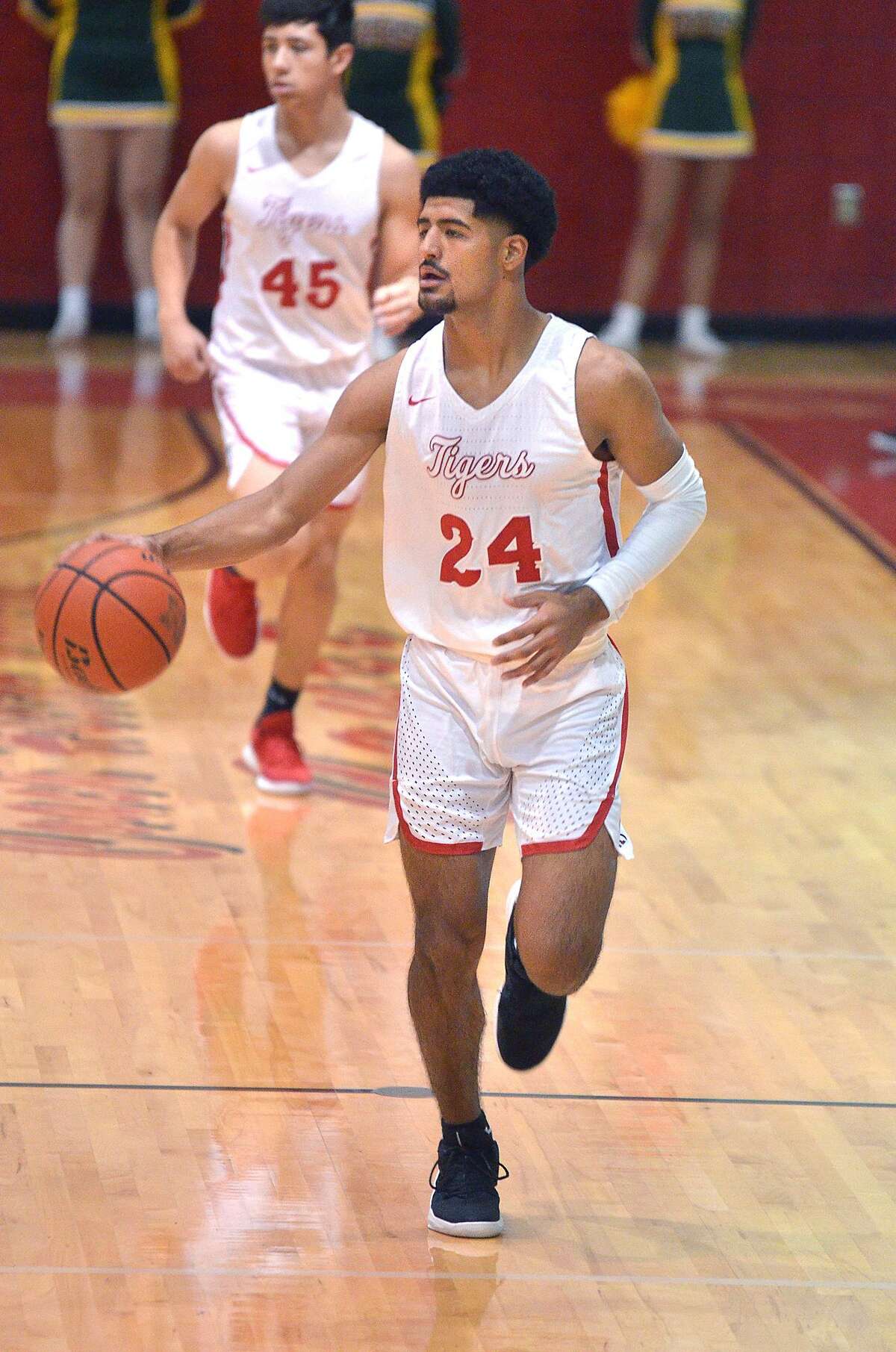 Nixon rebounds with rivalry win