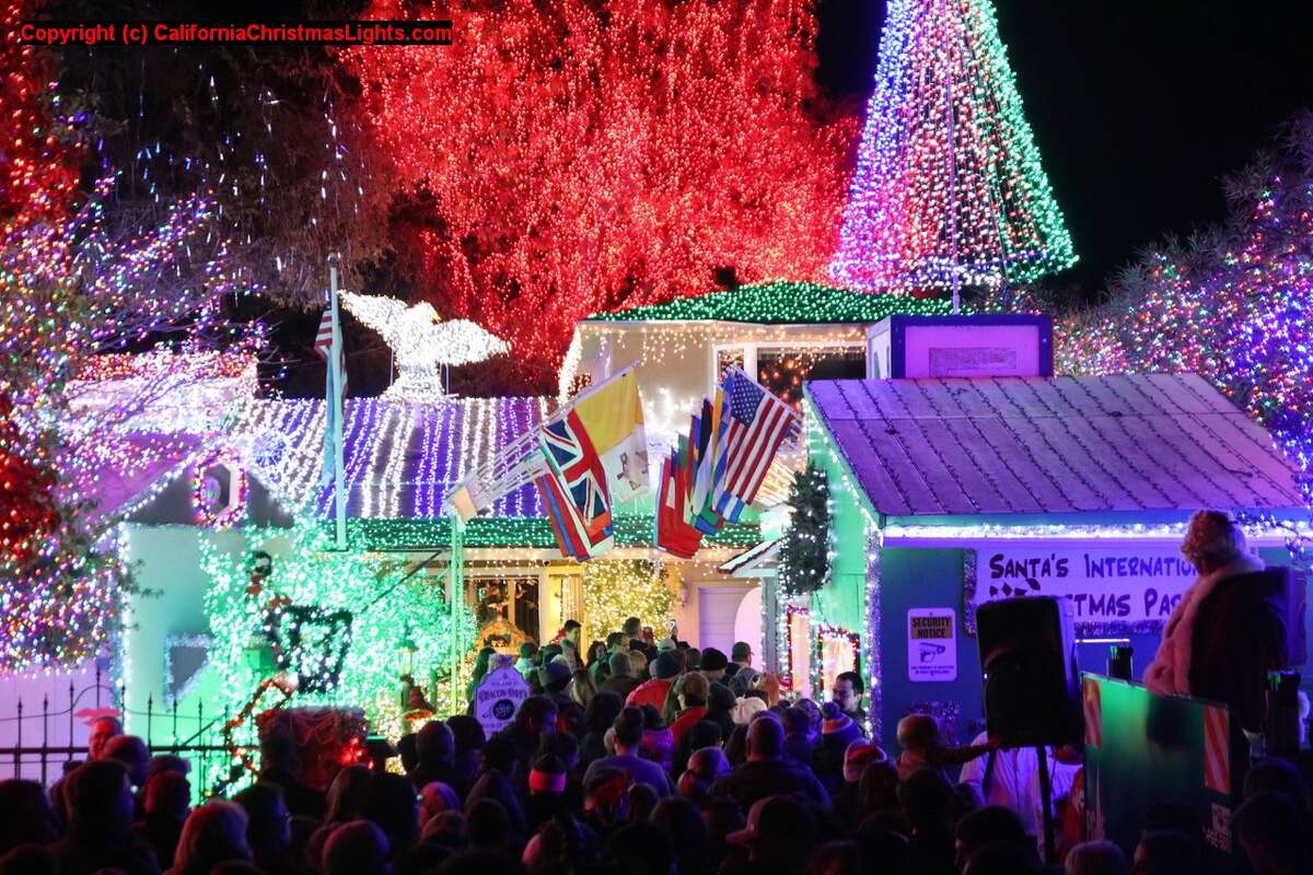These are the best holiday lights in the Bay Area
