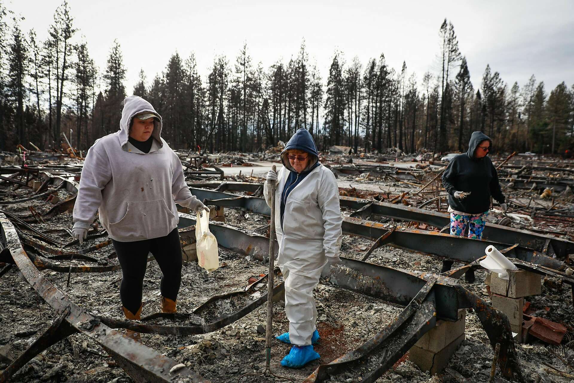 Return to Paradise: 27 days after the Camp Fire, residents allowed in ...
