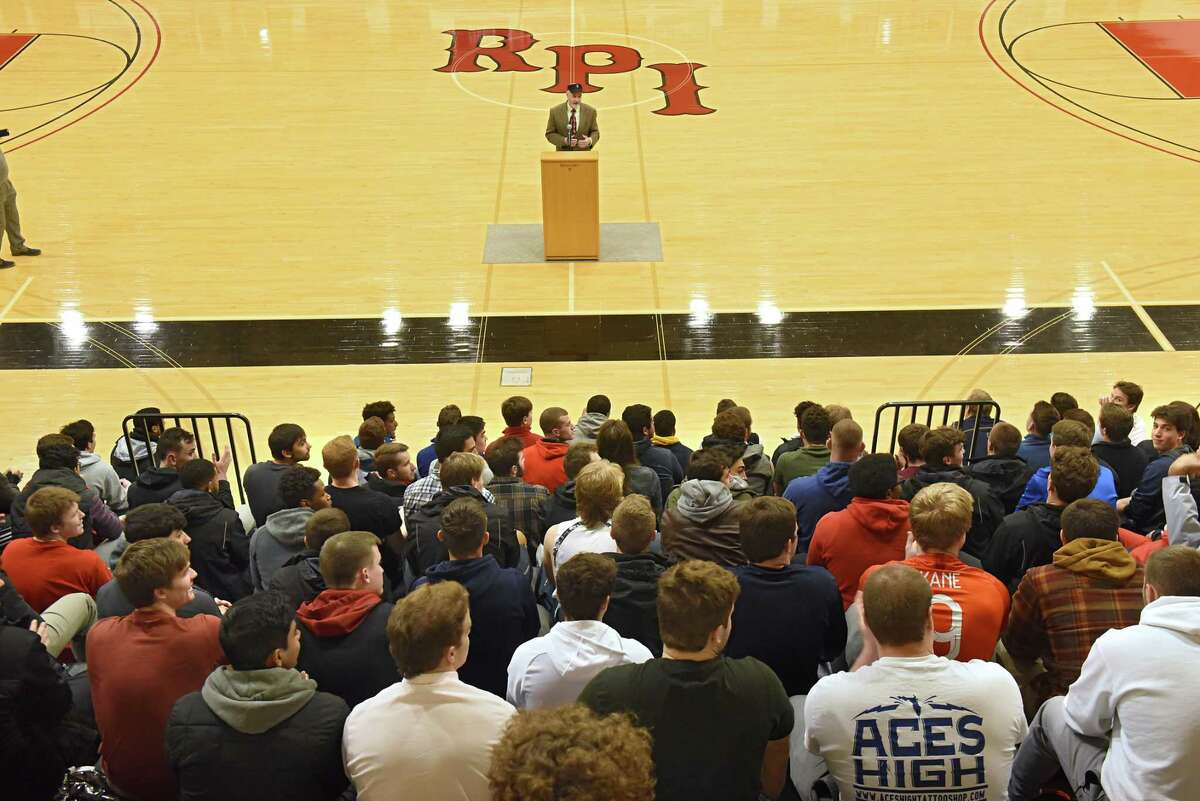 Troy mayor honors RPI athlete who stopped runaway train cars