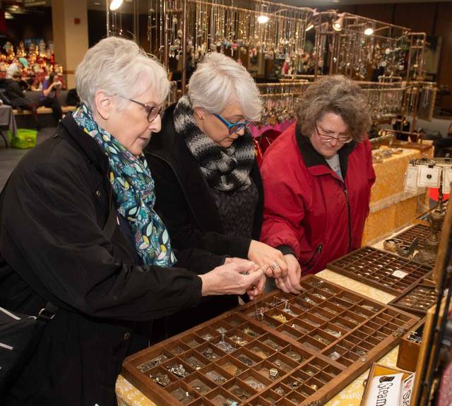 SIUE’s Annual Arts and Crafts Fair adds to the holiday spirit