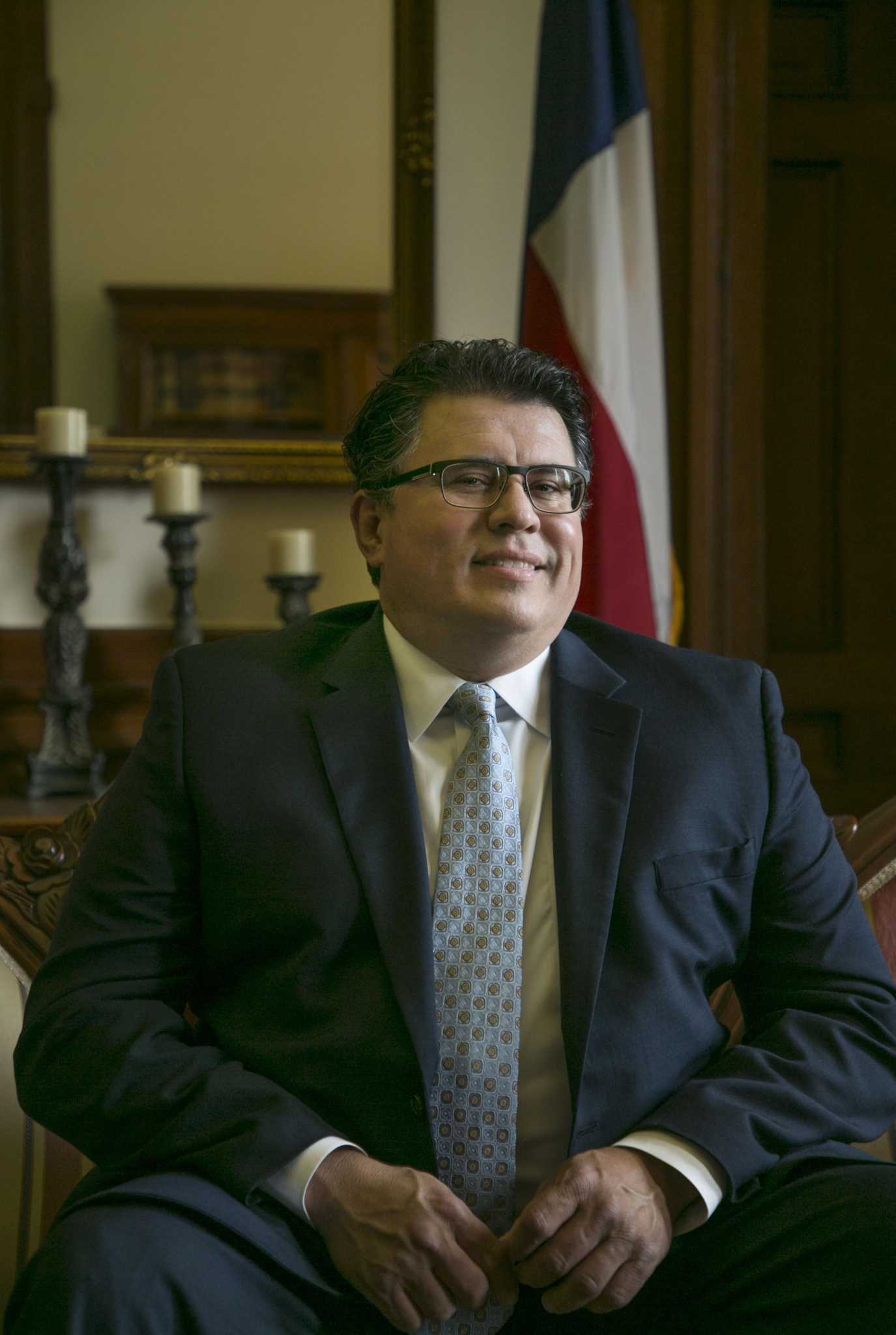 Former Secretary of State Rolando Pablos enters the world of energy as ...