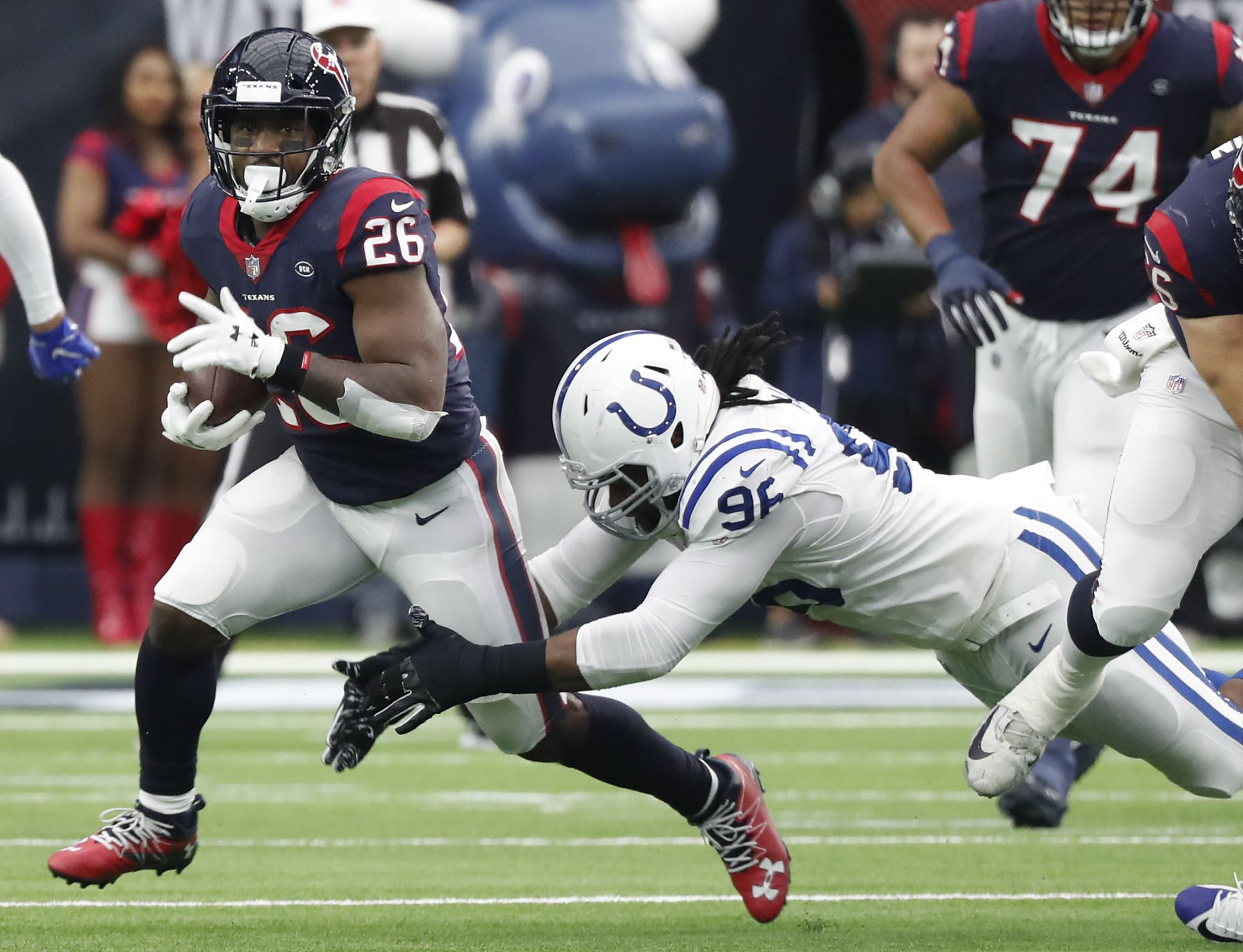 Solomon: With big opportunity at hand, Texans take a tumble