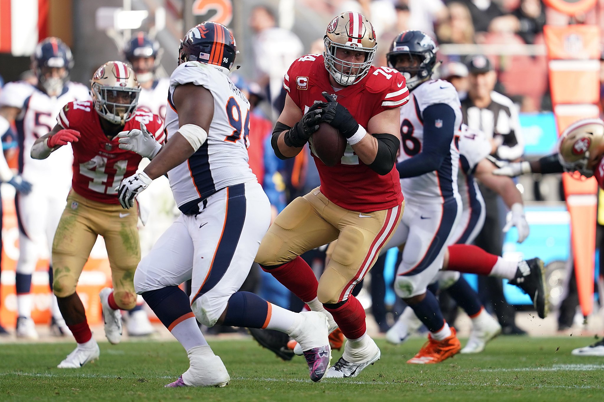 49ers’ Joe Staley devours third career reception
