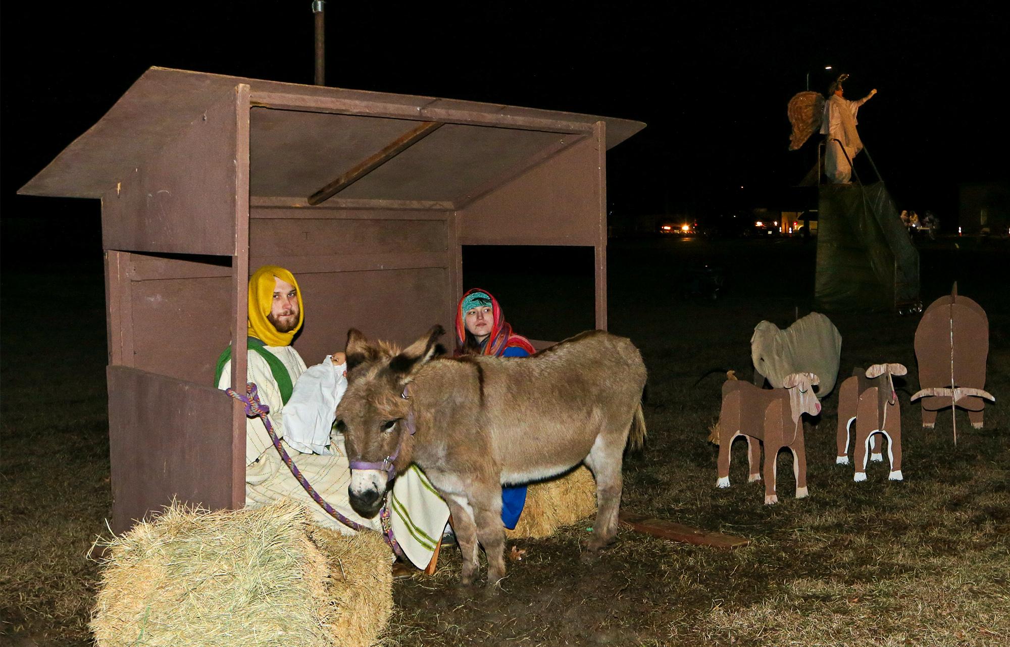 Windcrest church brings nativity to life.