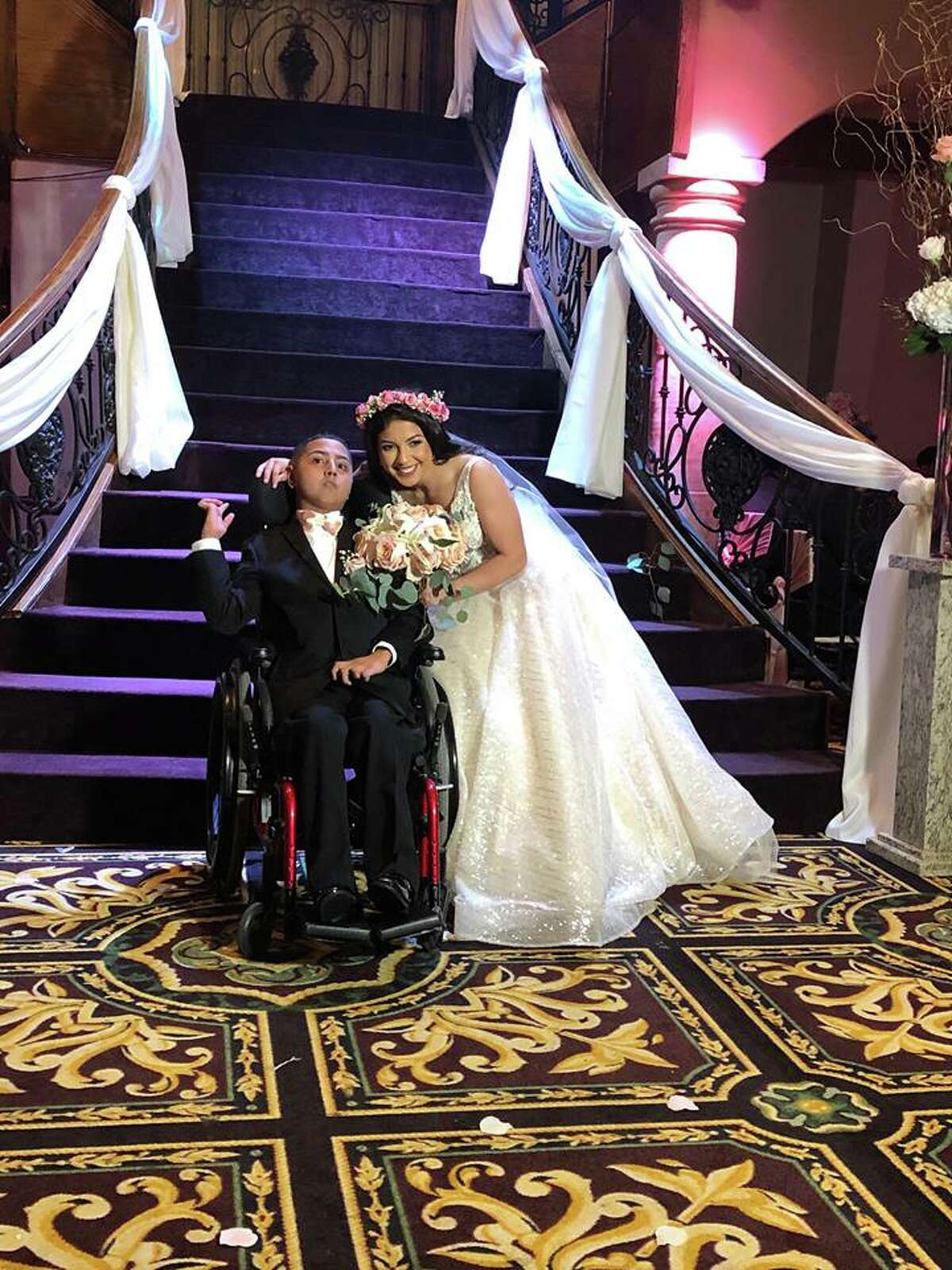 Video: Laredo bride shares heartwarming dance with terminally ill brother