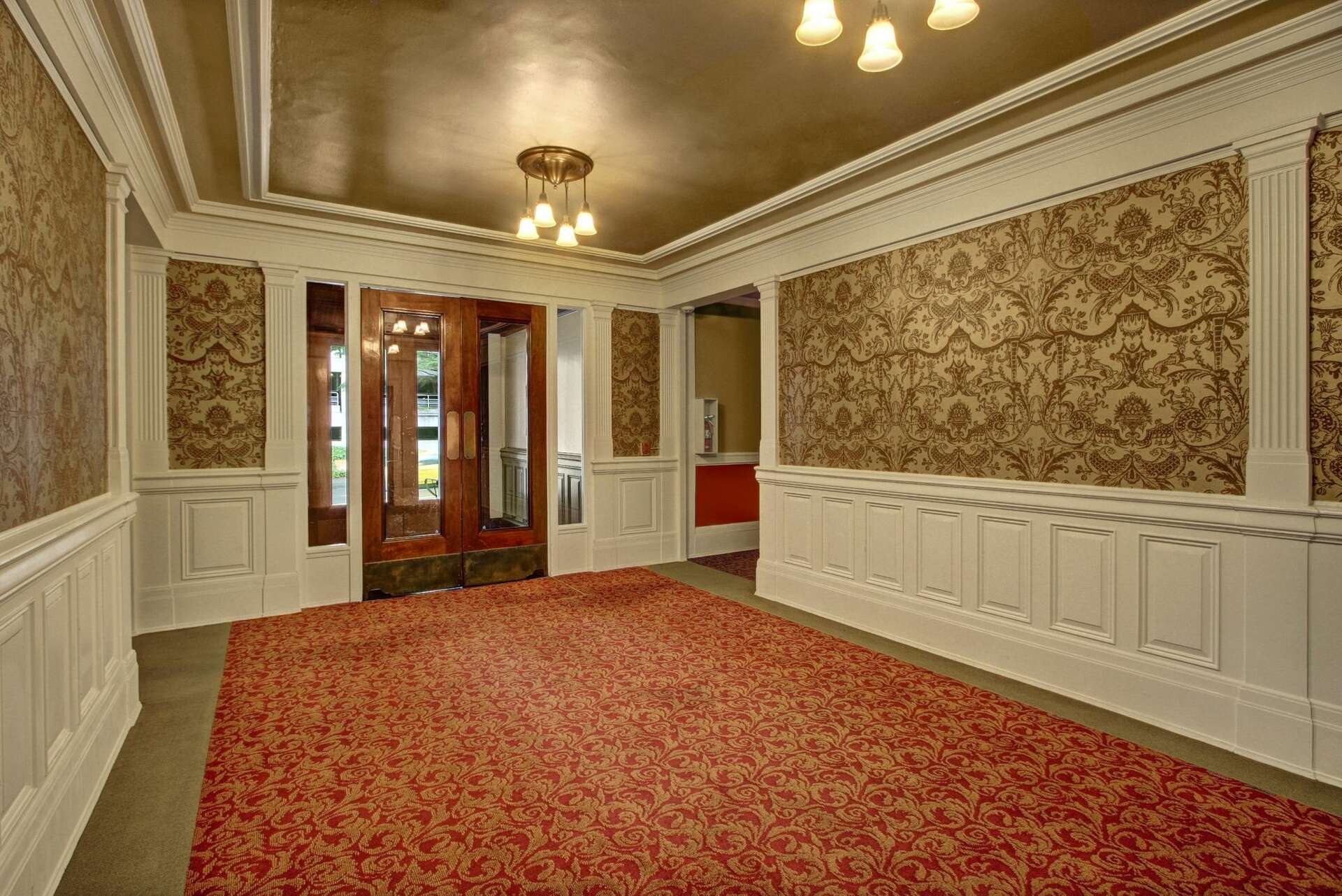 Step back in time with pristine Old Colony condo