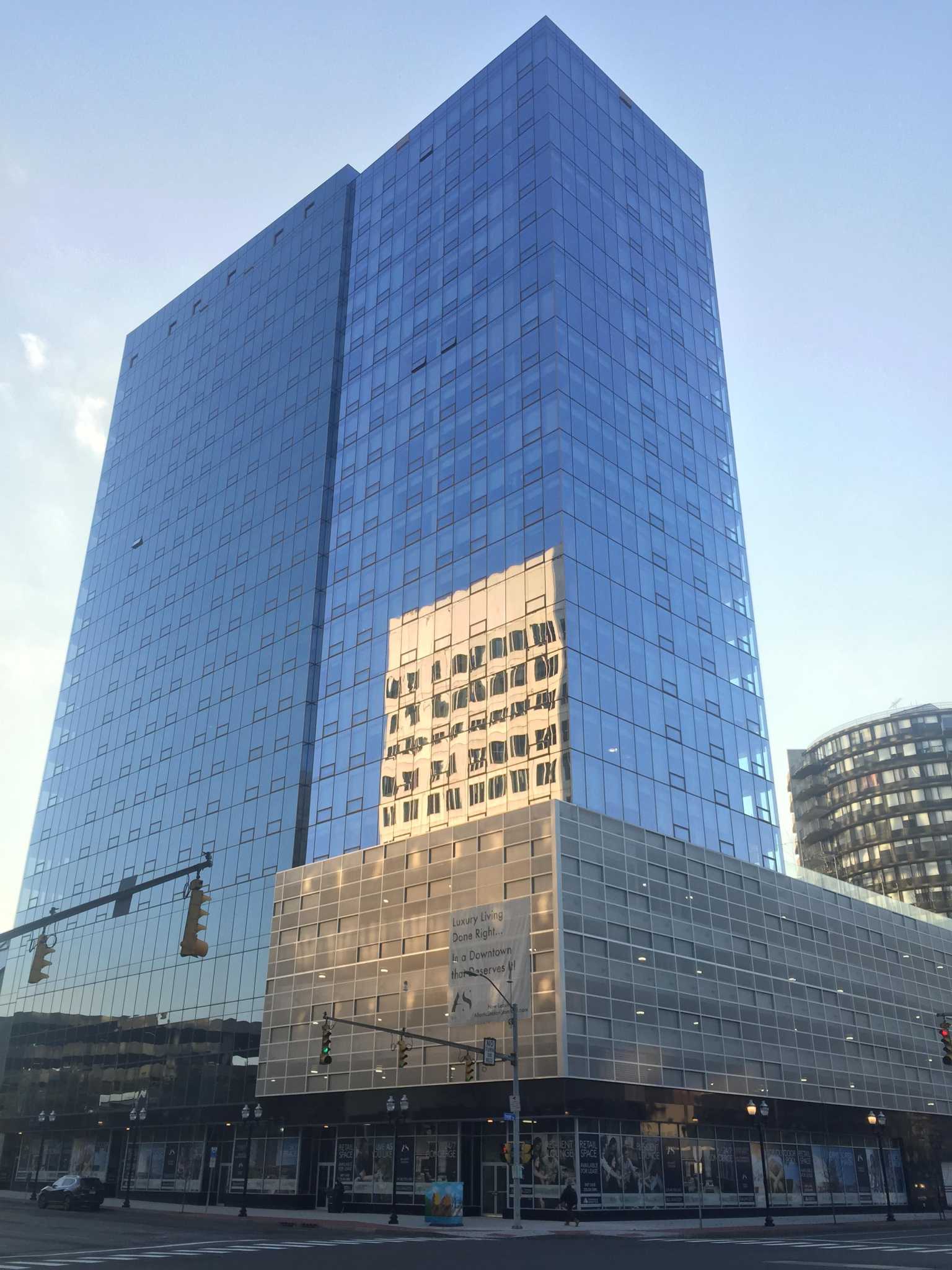Downtown buildings aim to fill street-level vacancies