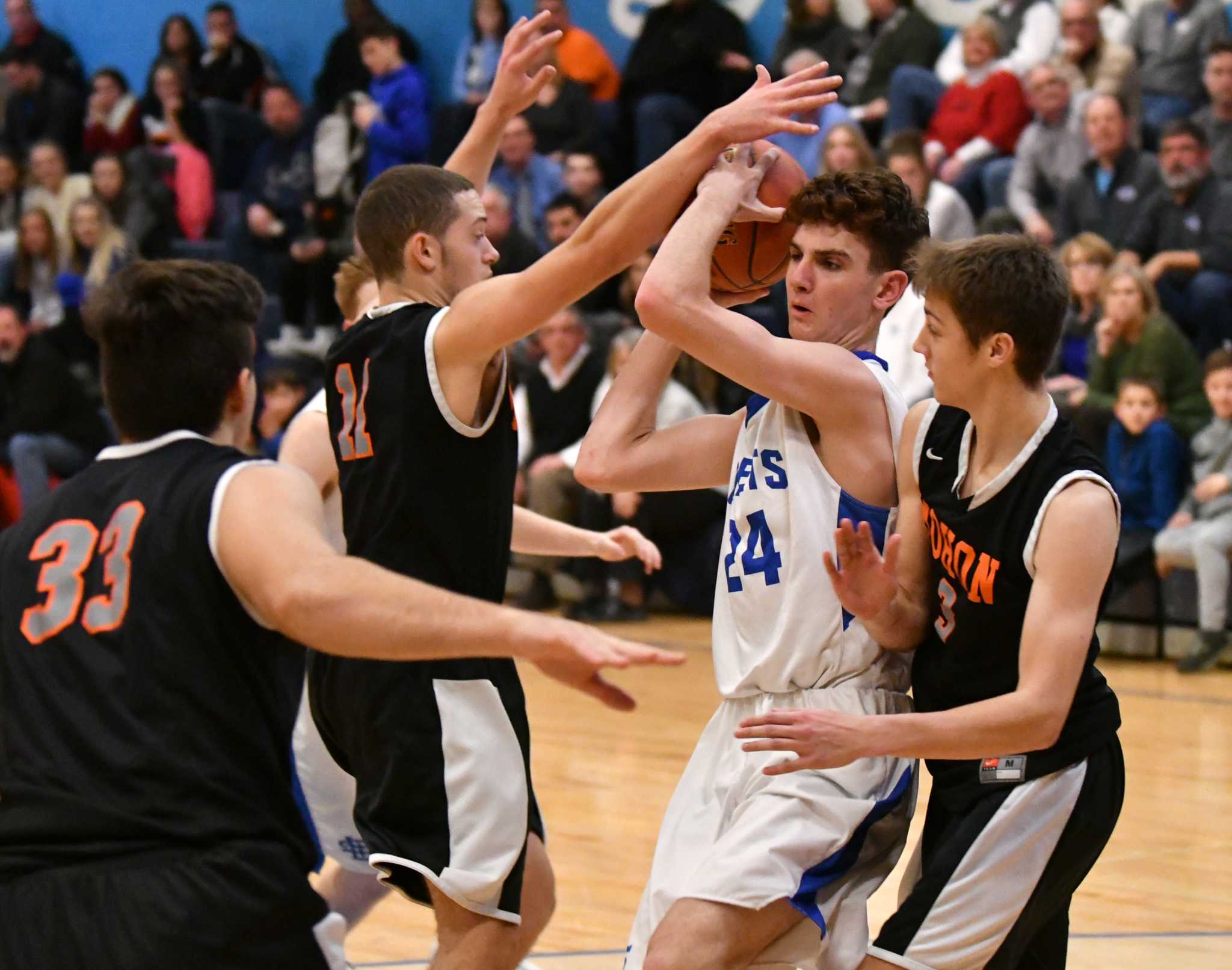 Mohonasen boys' basketball tops La Salle