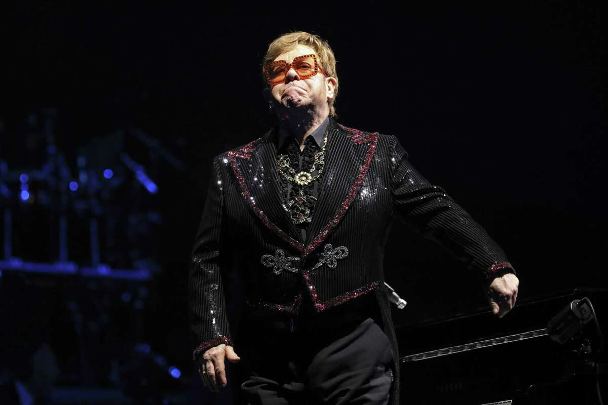 Review: Elton John bids San Antonio fans a fond farewell on Wednesday ...