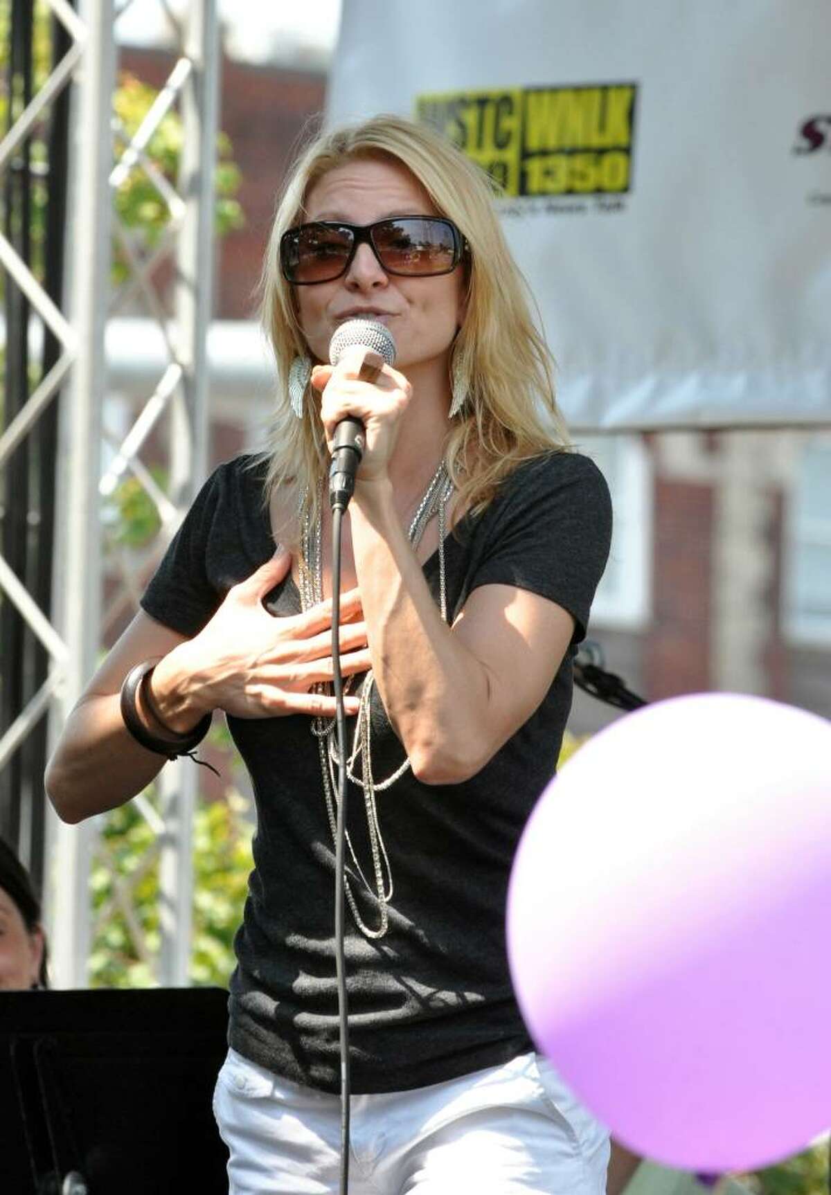 Stamford sisters host concert to raise funds for cancer center