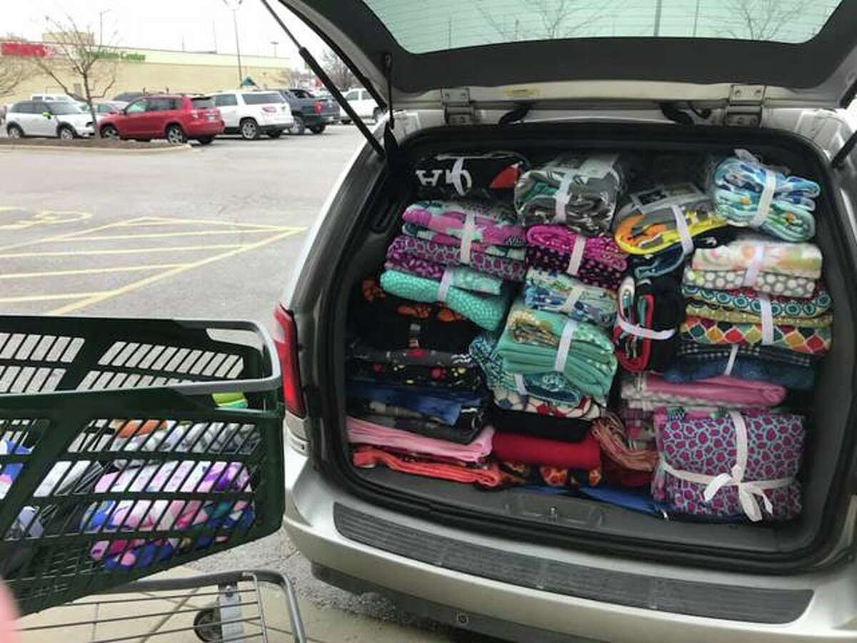 Blanket project spreads ‘warmth’: Edwardsville resident, former teacher ...