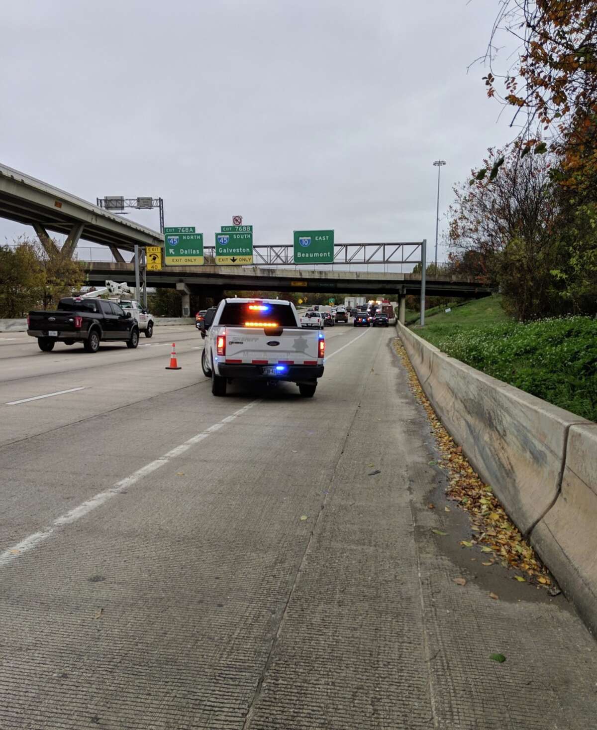 Big rig strikes Houston Avenue bridge on Katy Freeway … again