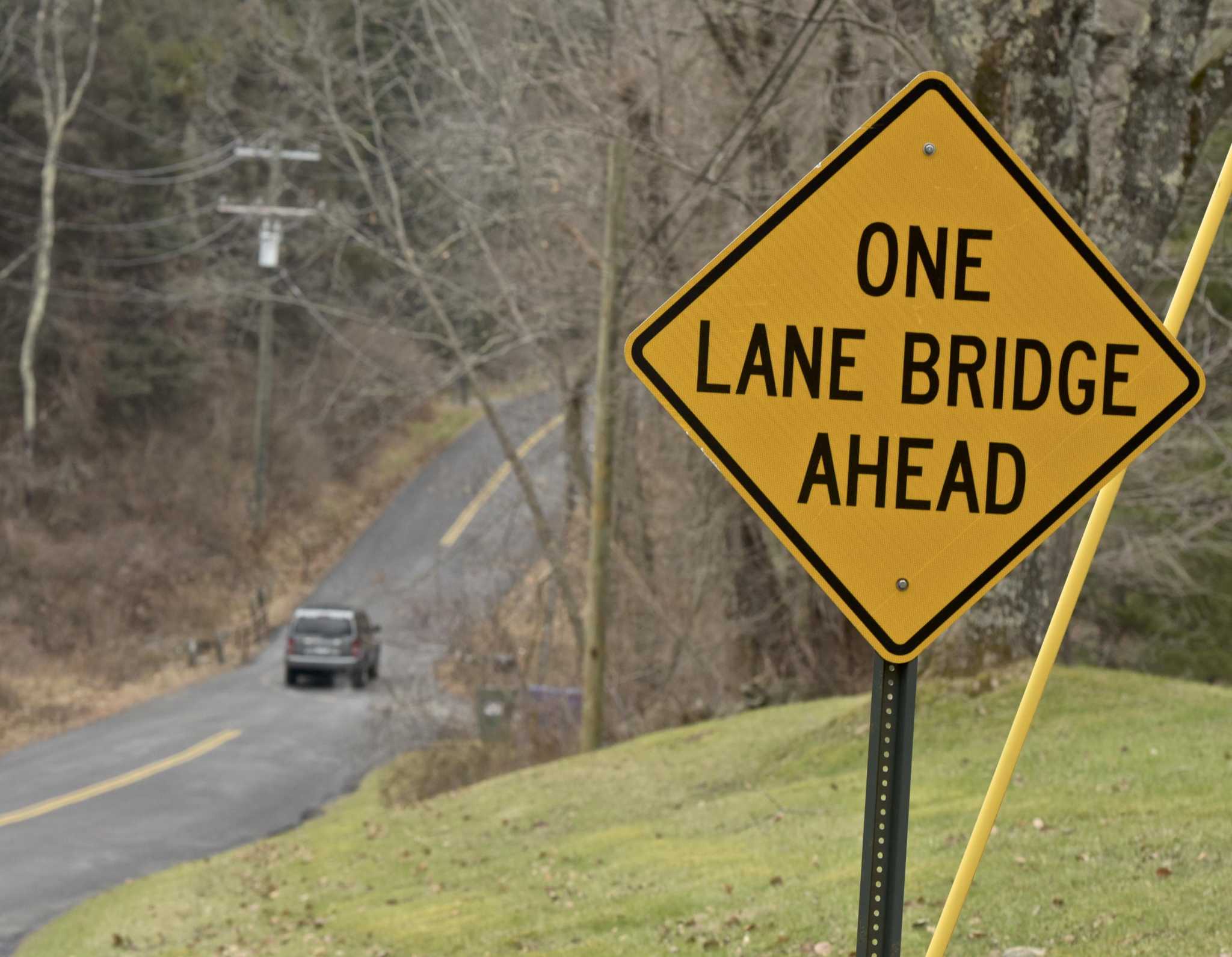 Residents, town debate one- or two-lane bridge