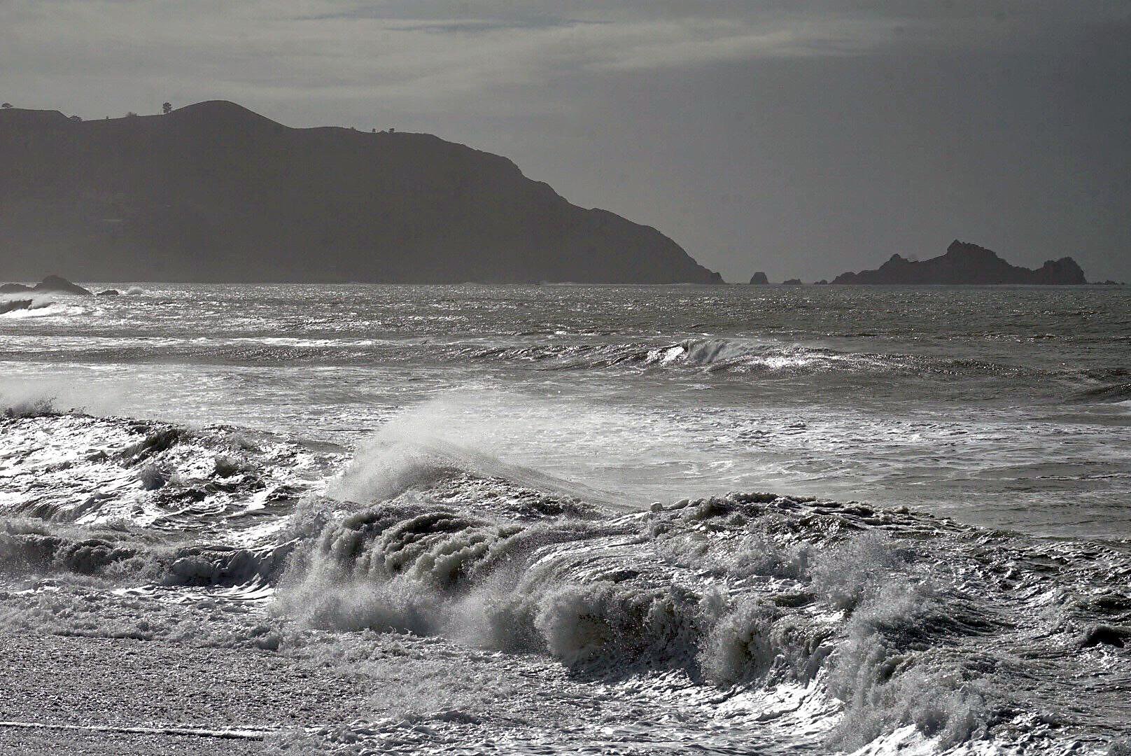 Dangerous waves off Bay Area coast trigger high surf warning