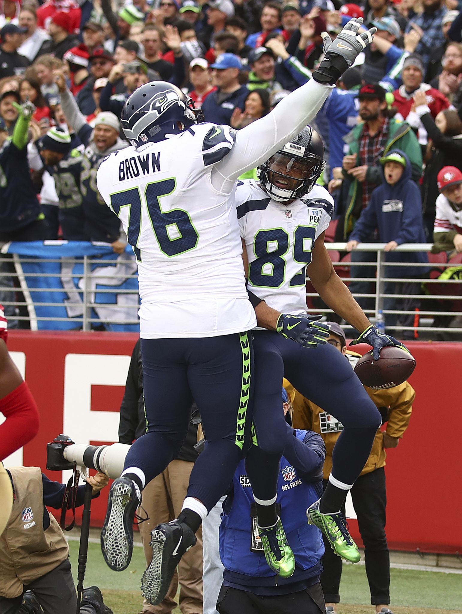 LT Brown says being with Seahawks has been 'rejuvenating' for his career