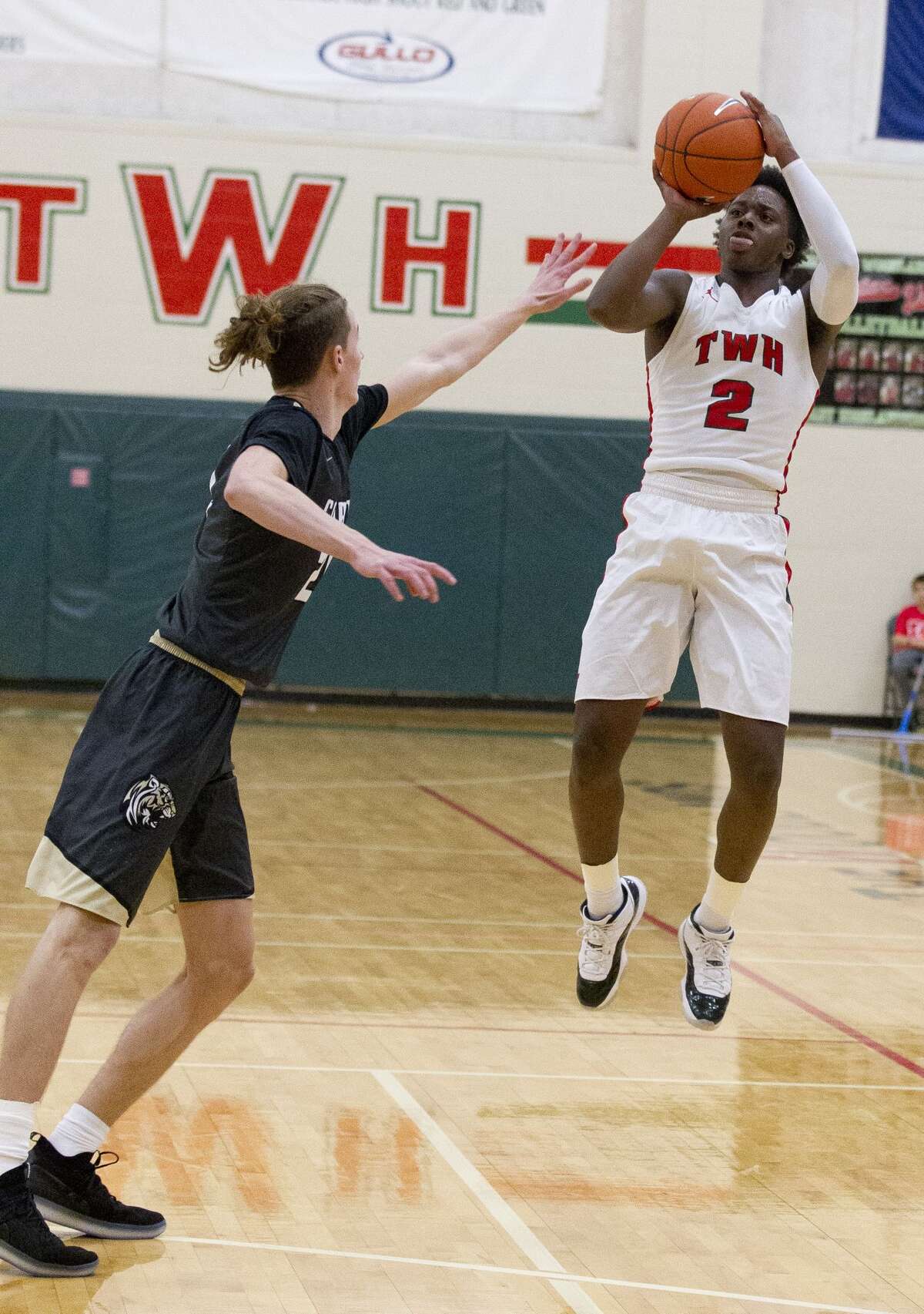BOYS HOOPS: The Woodlands pulls out victory over Conroe