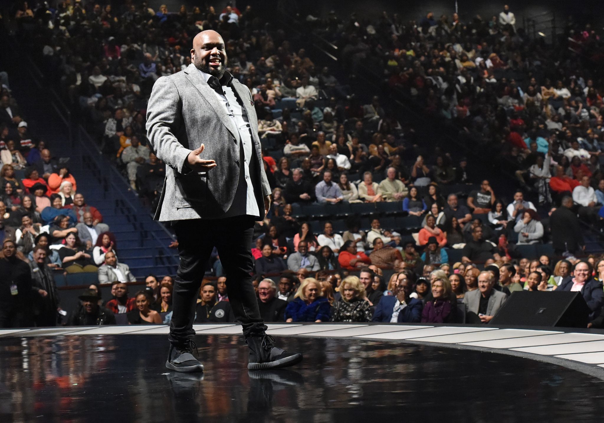 Pastor John Gray returns to Lakewood Church after Lamborghini lambasting