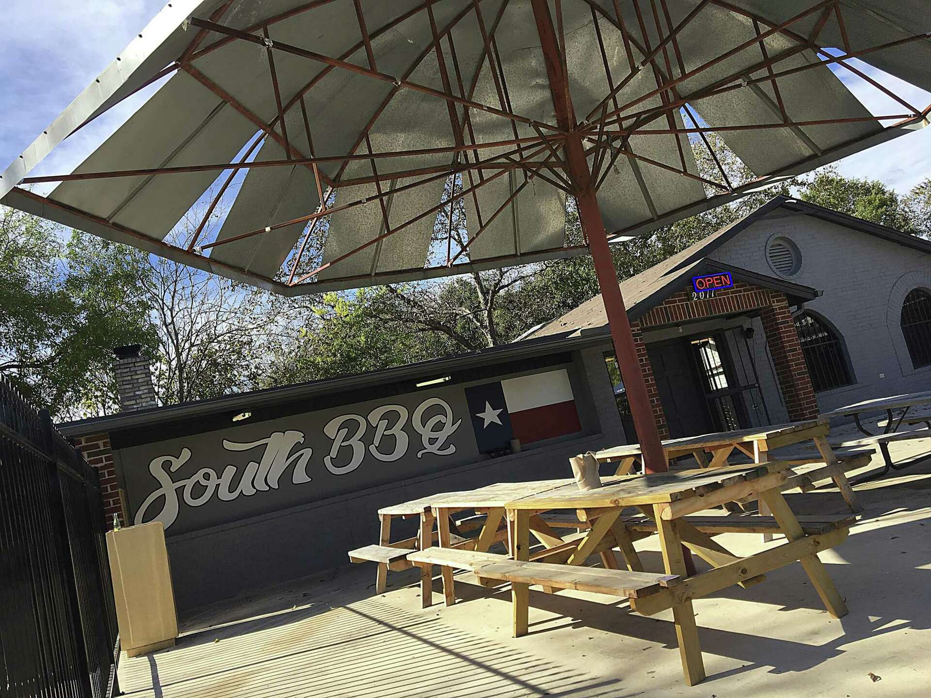 Review: San Antonio’s South BBQ & Kitchen smokes brisket like an old ...