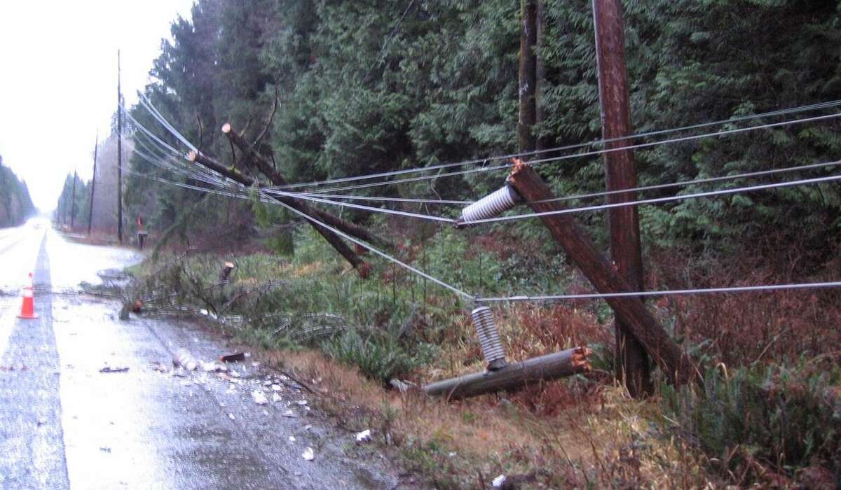 Over 55,000 without power as storm with 60 mph gusts blows into region ... Over 55,000 without power as storm with 60 mph gusts blows into region ...
