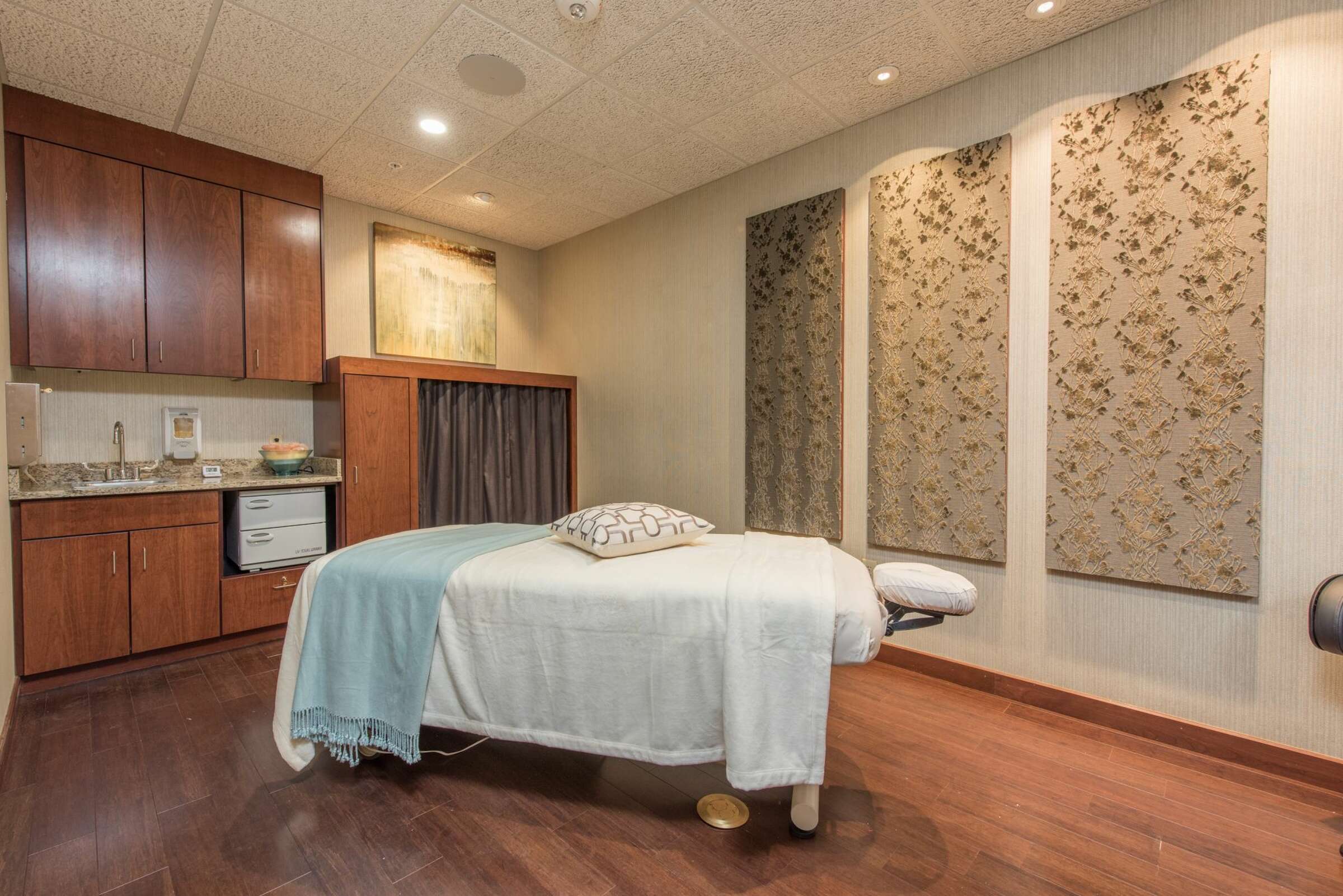 Life Time Athletic opens $37 million resort at Baybrook Mall