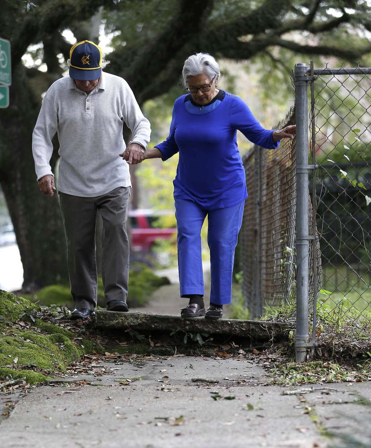 Houston struggles to expand sidewalk efforts