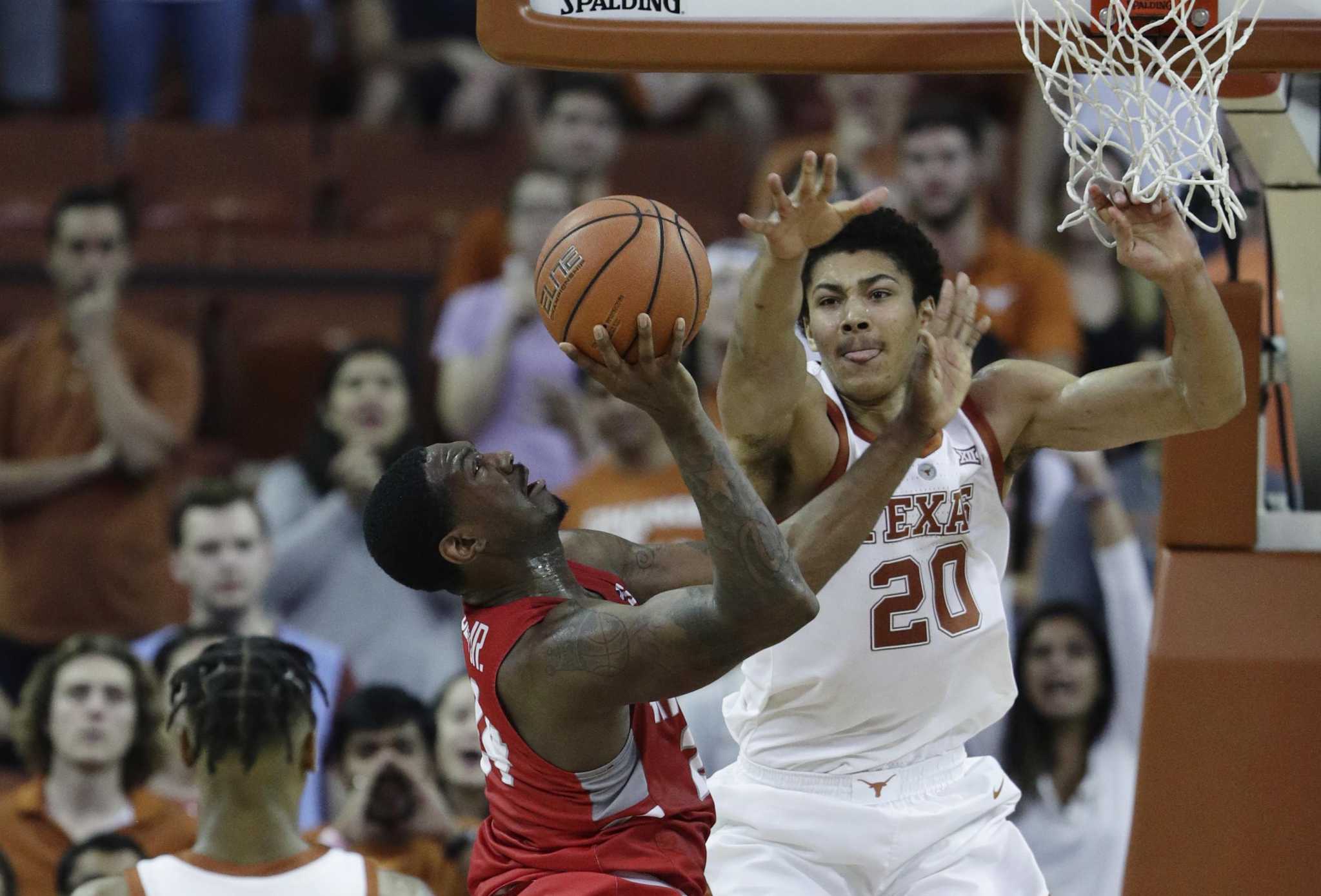 As Jericho Sims struggles, Shaka Smart faces difficult decision at Texas