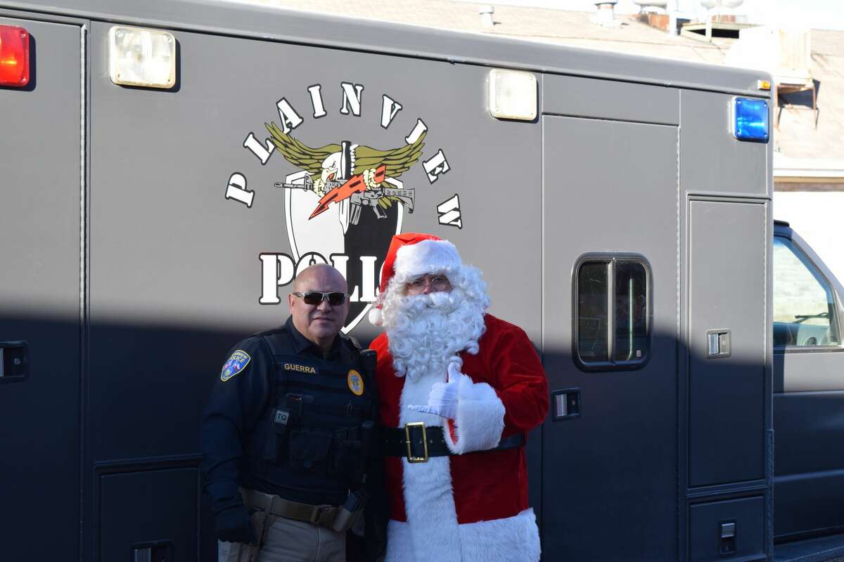Plainview PD provides Christmas With Cops