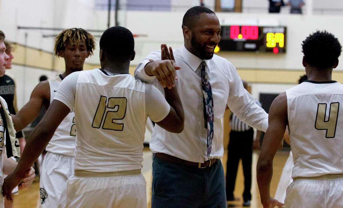 BOYS HOOPS: Sanchez returns as leader of the Conroe Tigers
