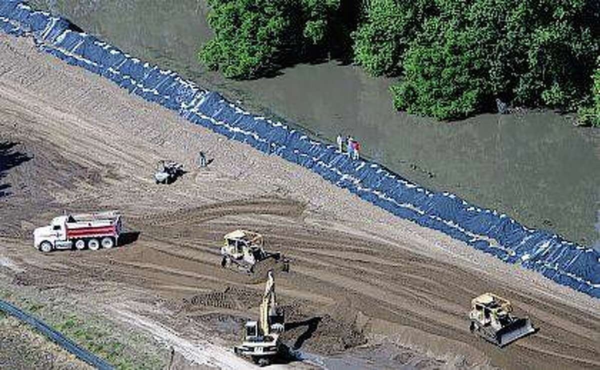 Missourians want action over too-high Illinois levee