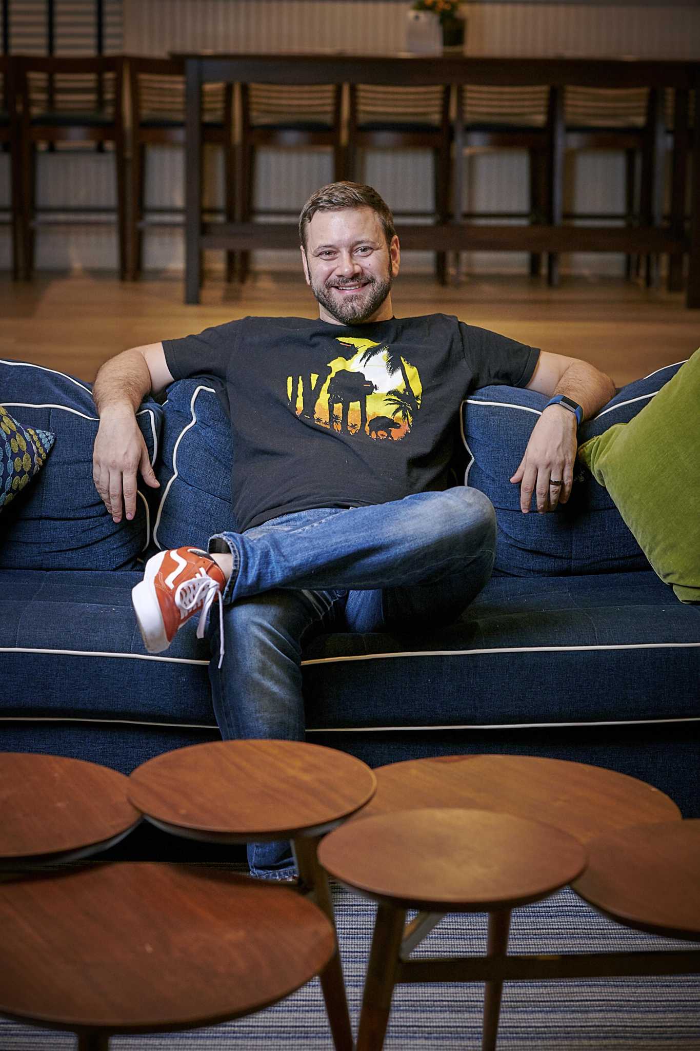 Hotel lobby in the suburbs turns into small comedy club with a city edge