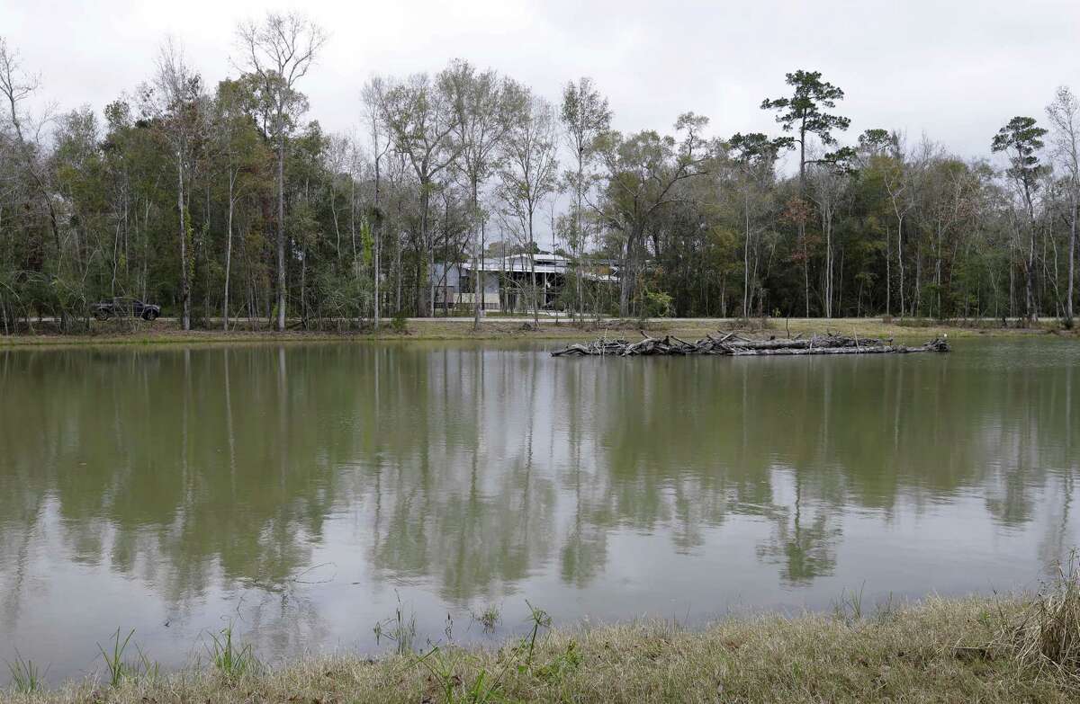 Huffman ISD and contractor spar over new school building