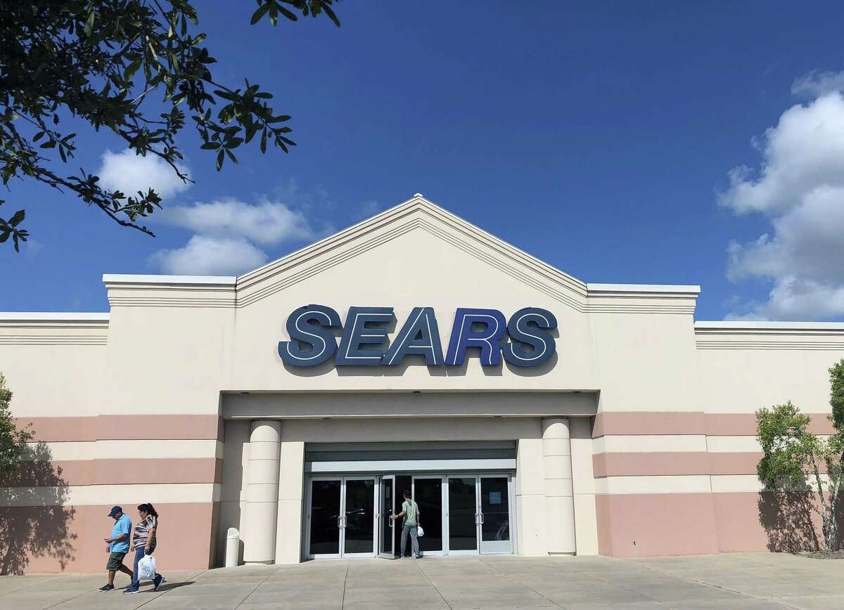 Sears chairman seeks extension to finance his bid for chain
