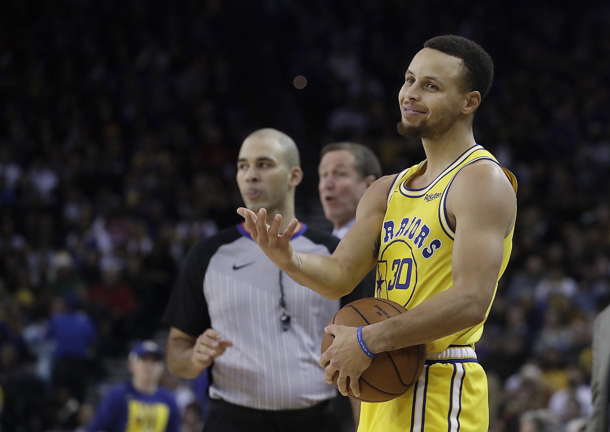 Stephen Curry makes good on promise to 9-year-old fan