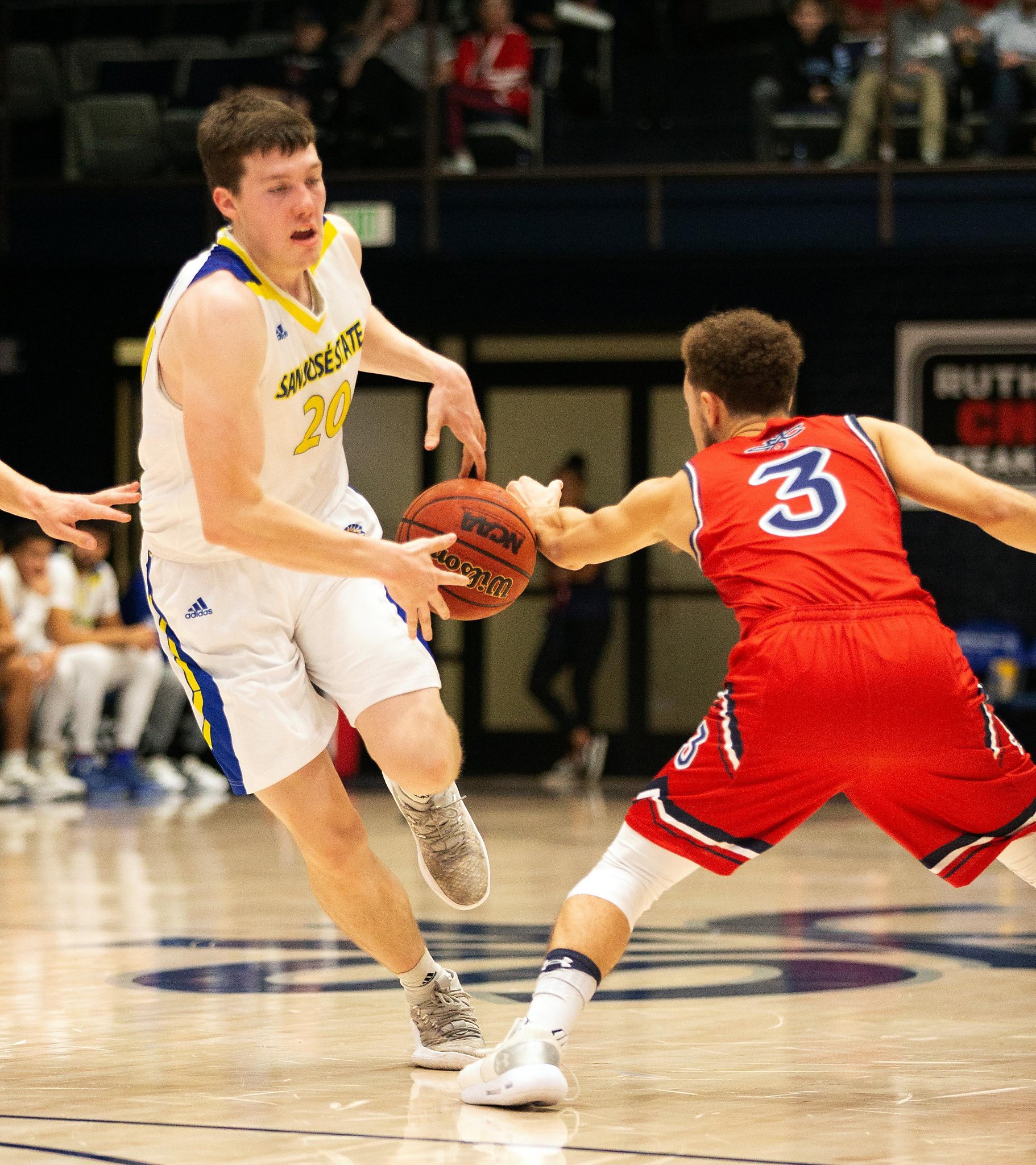 St. Mary’s closes first half on 25-0 run, blitzes San Jose State