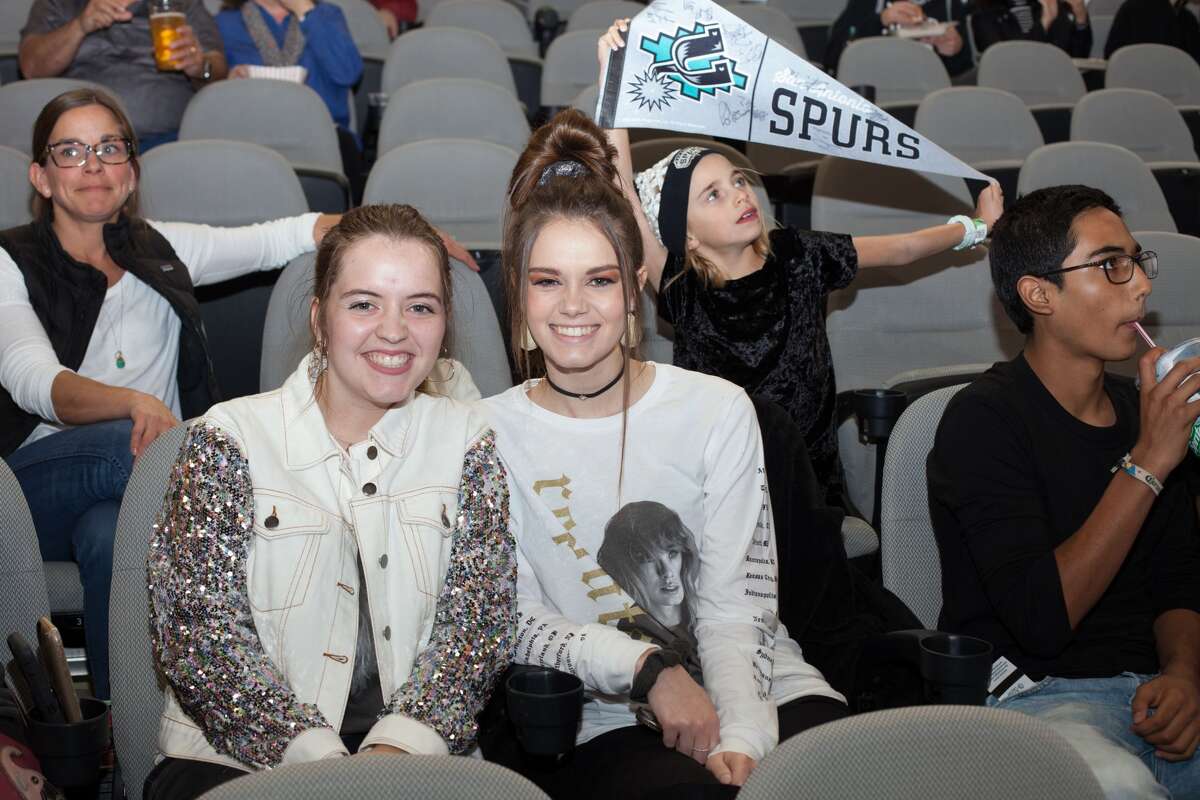 Photos: Fans cheer on the San Antonio Spurs on their last win of 2018