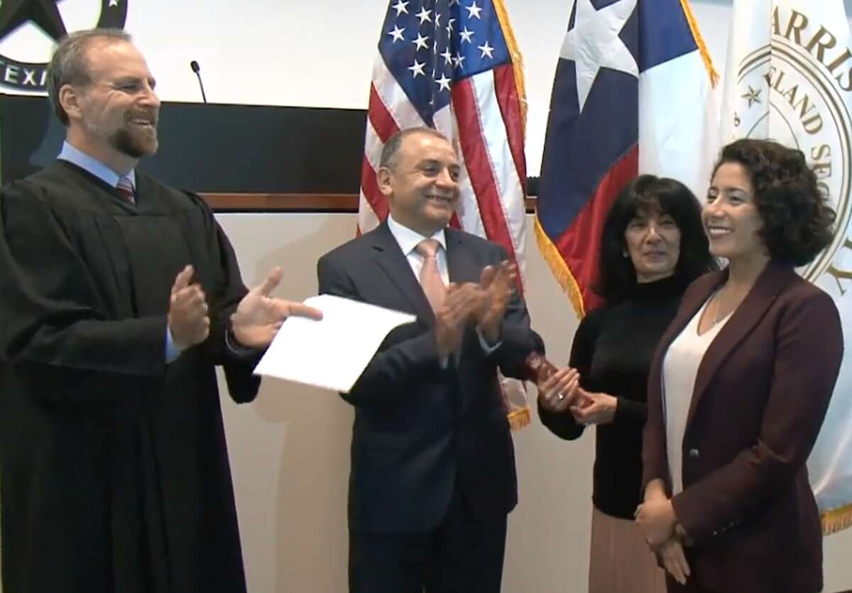 Lina Hidalgo sworn in as Harris County judge