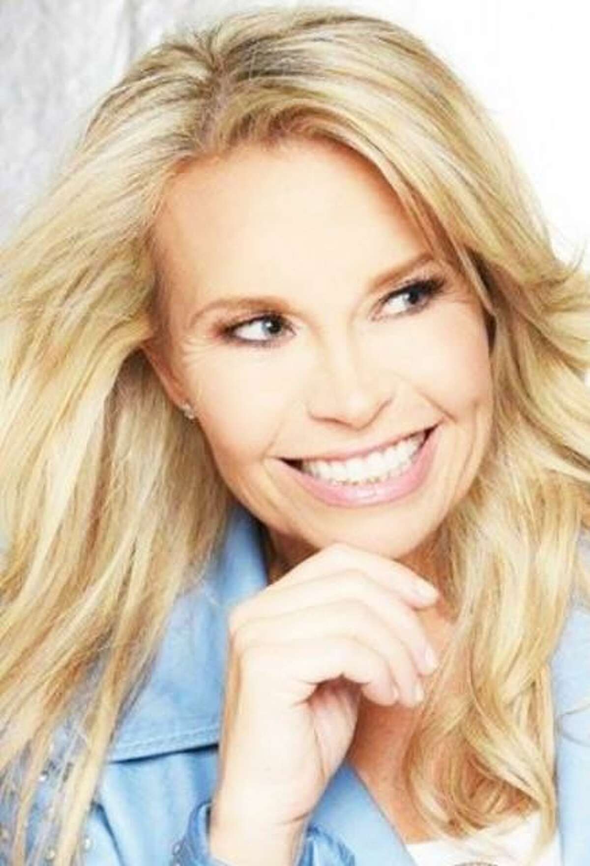 Kelly Williams to perform for Loving Friends