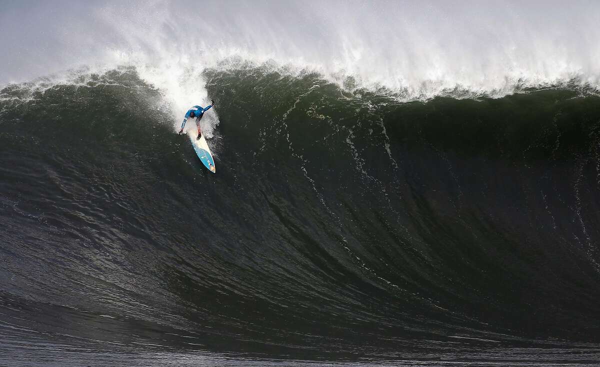 'It looked into my eyes': Surfer recounts close call with 18-foot great ...