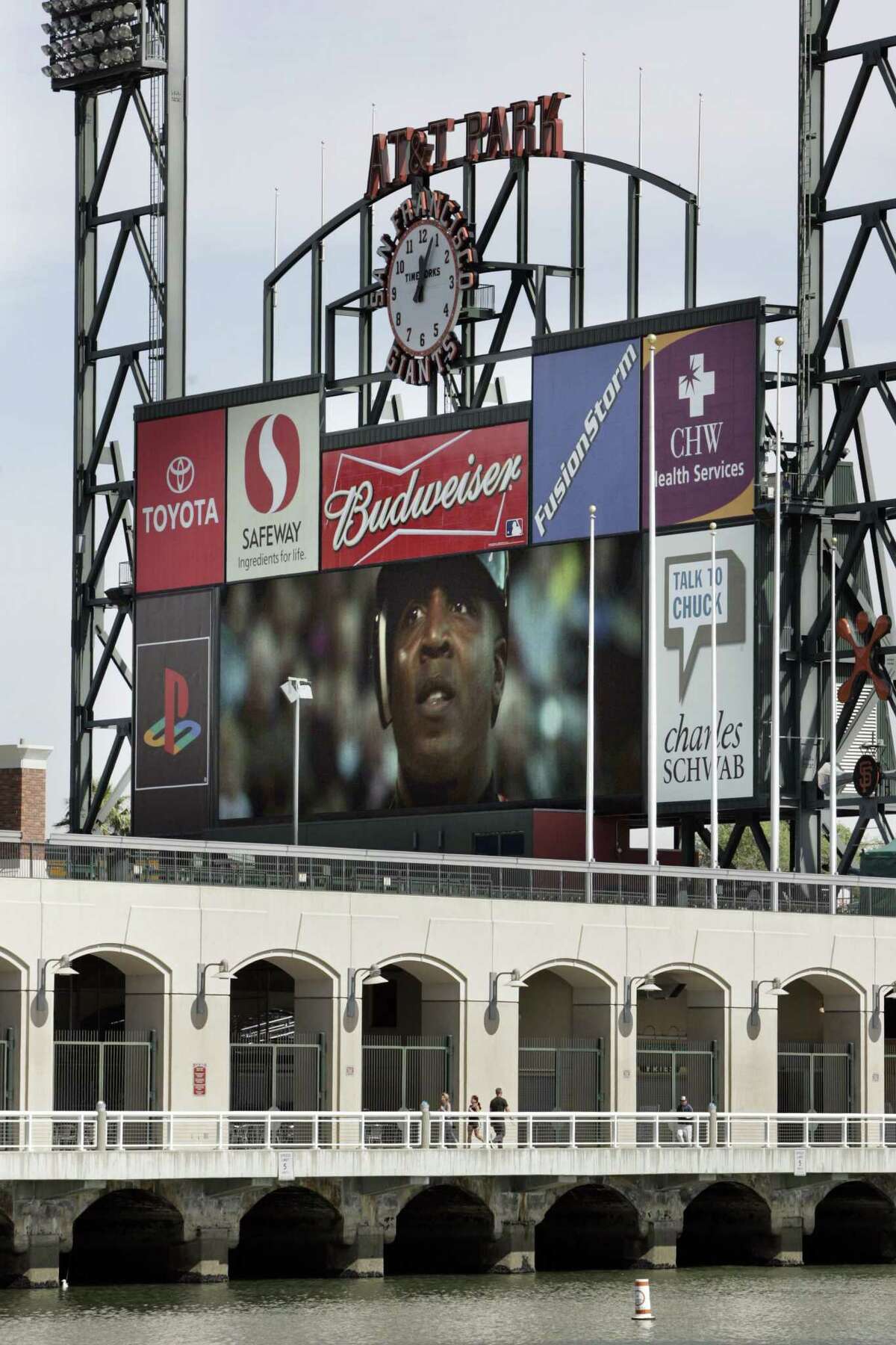 SF Giants installing monster scoreboard to help compete for fan dollars