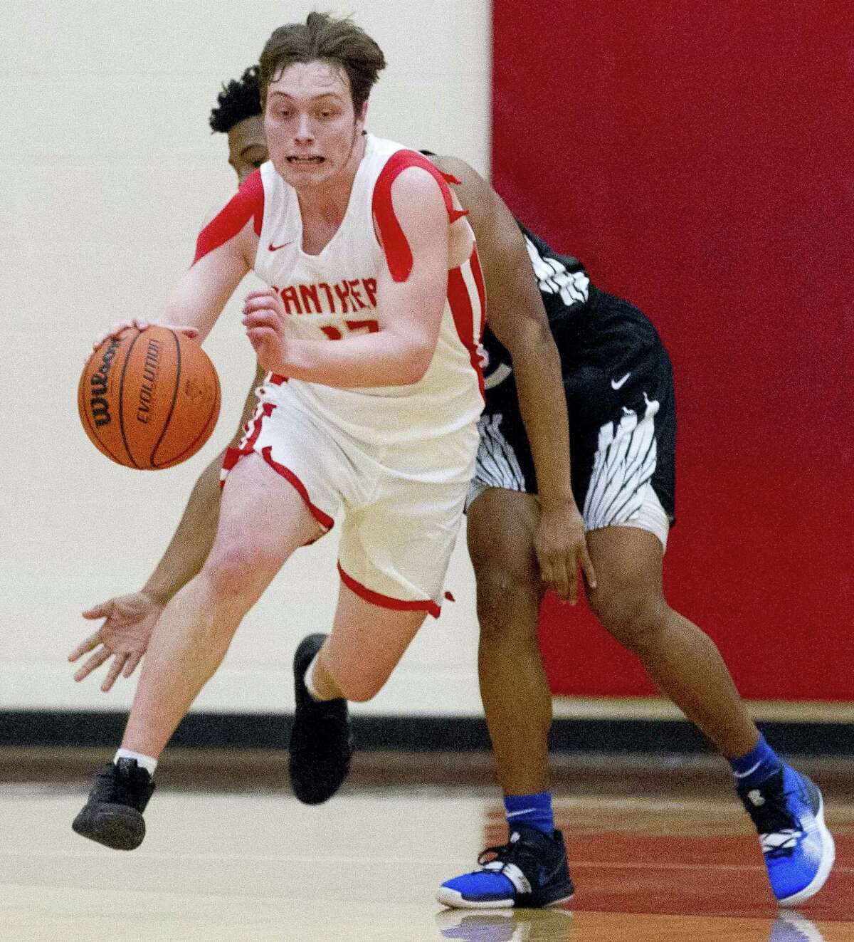 BOYS HOOPS: Caney Creek pulls out victory over New Caney