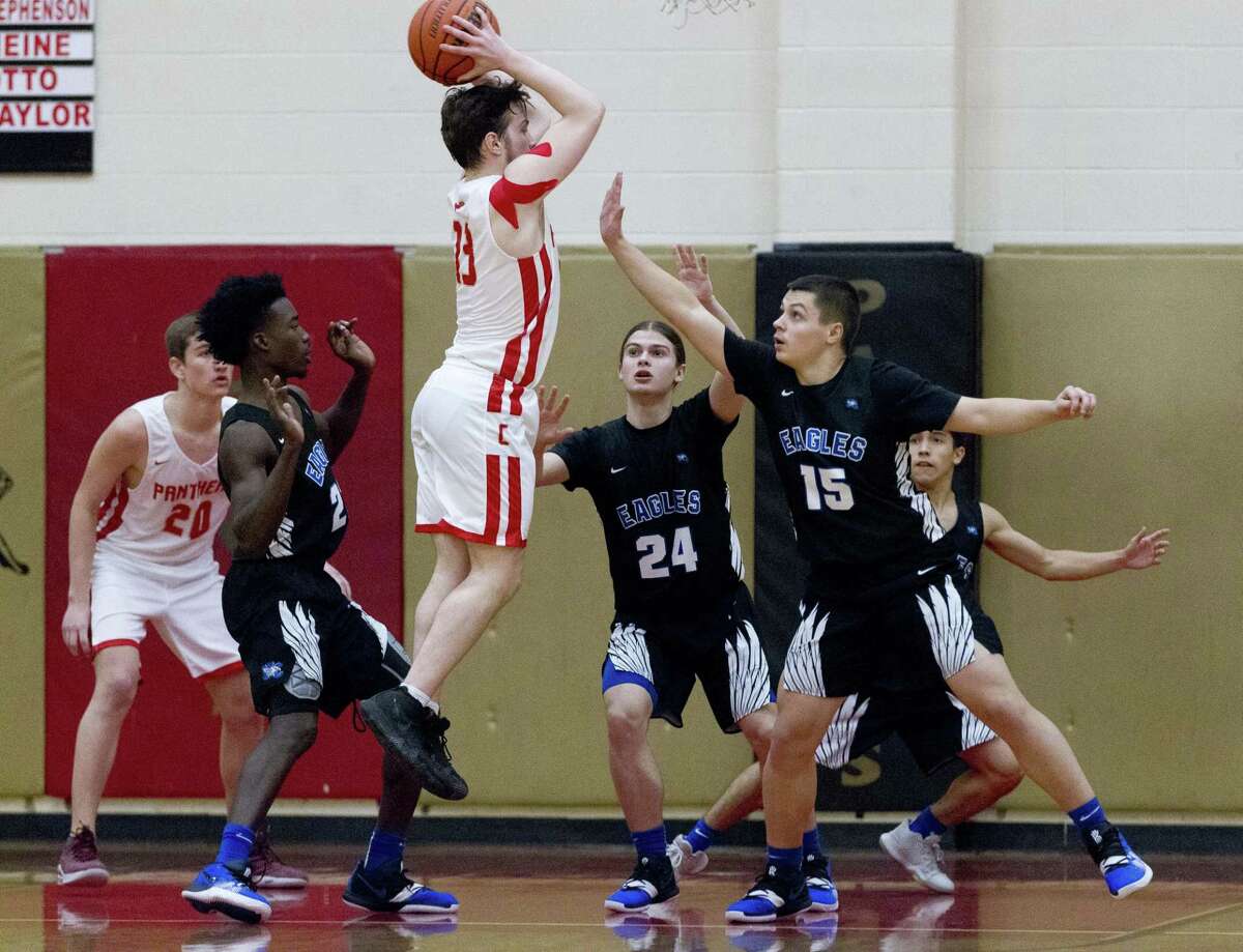 BOYS HOOPS: Caney Creek pulls out victory over New Caney